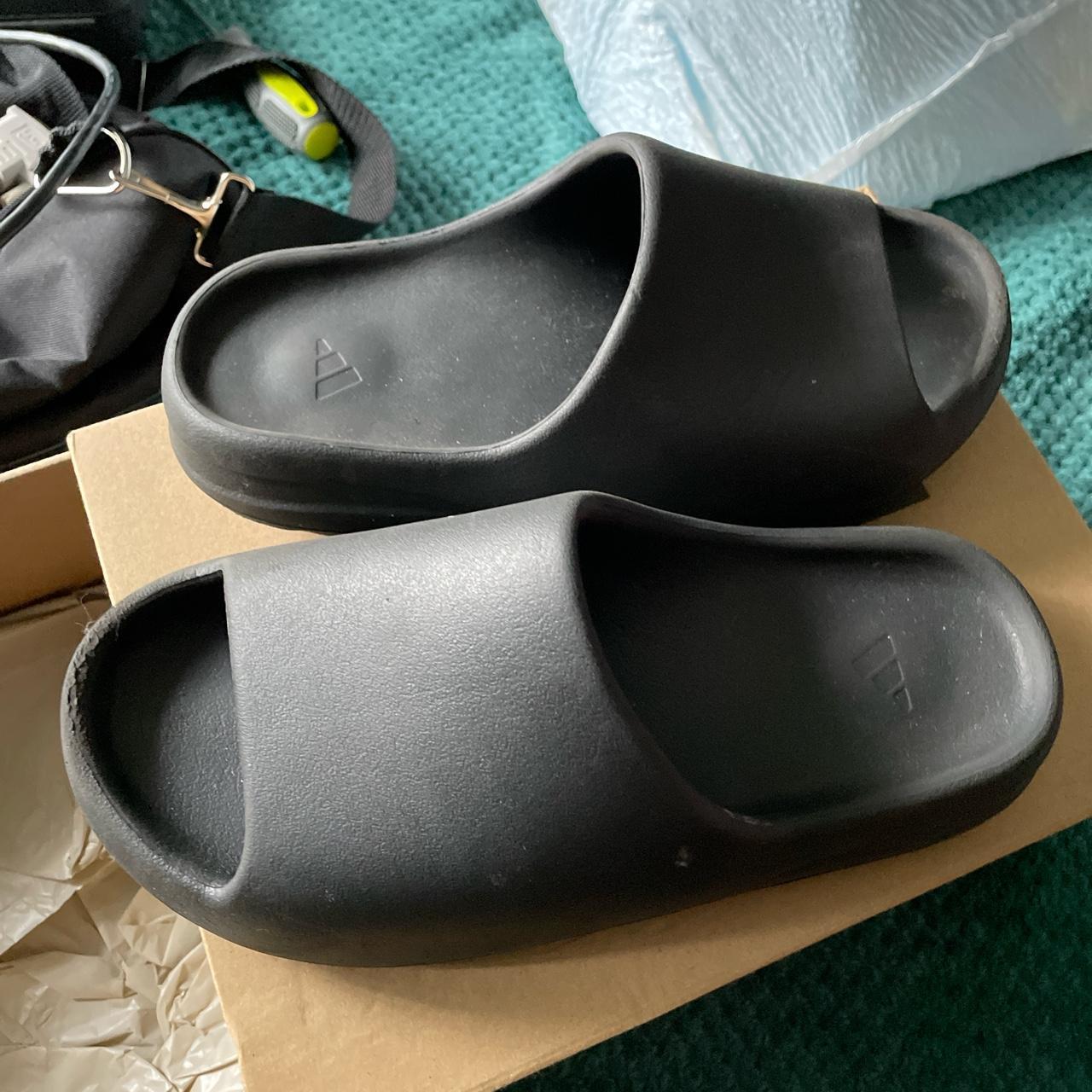 yeezy slides size 8 used but still clean - Depop