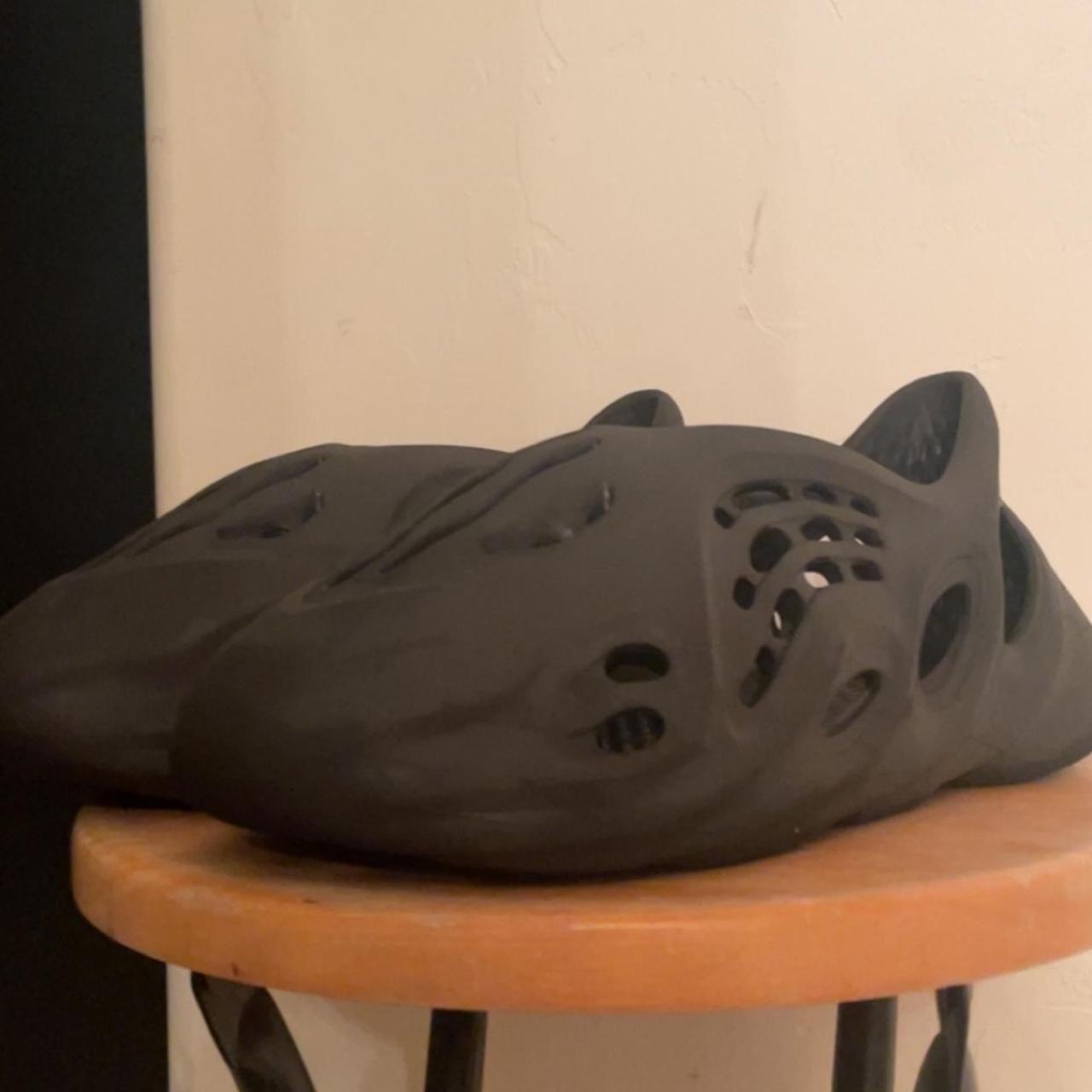 YZY FOAM RNNR SIZE 9 ONYX USED W BOX DM - Depop