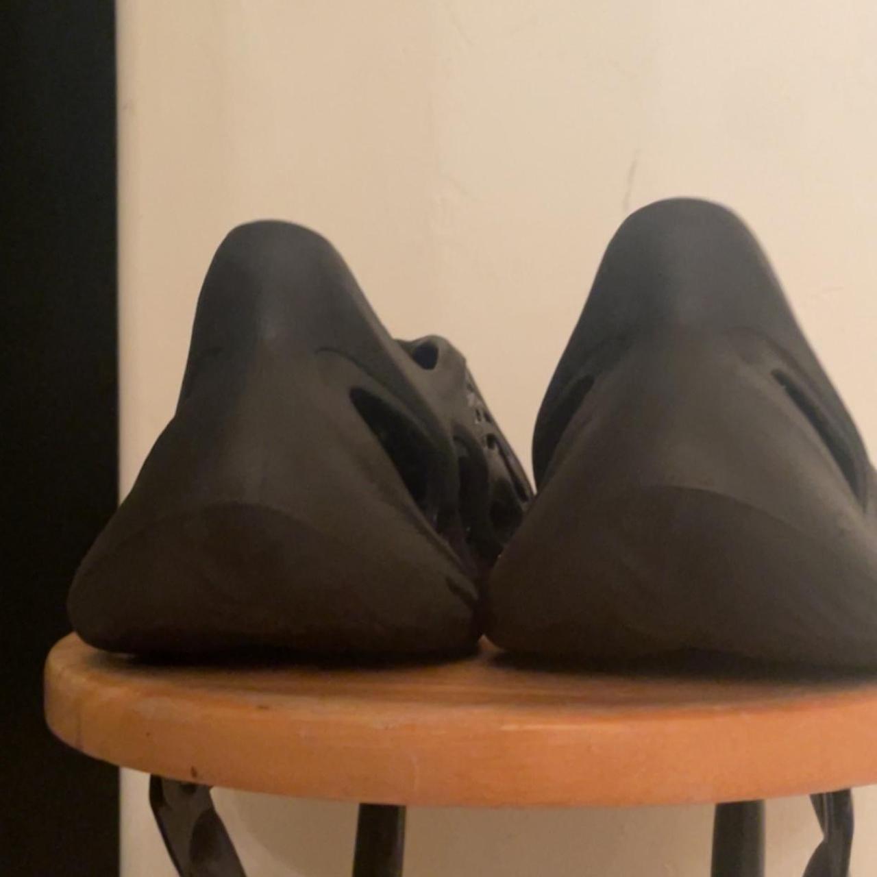 YZY FOAM RNNR SIZE 9 ONYX USED W BOX DM - Depop