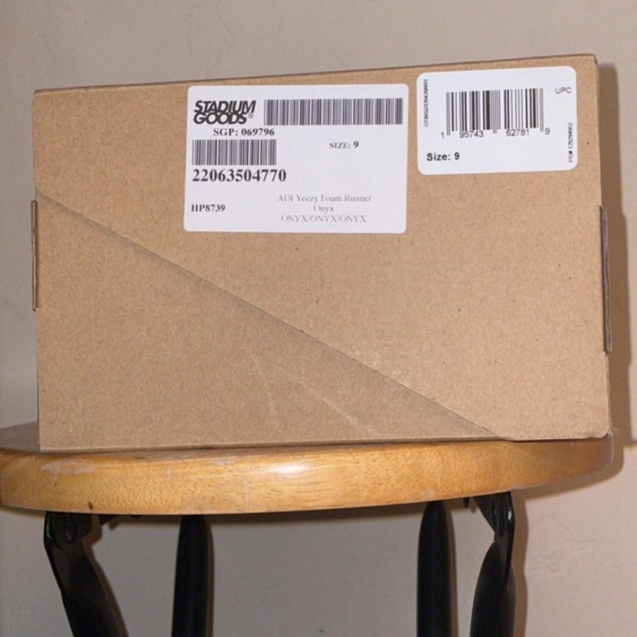 YZY FOAM RNNR SIZE 9 ONYX USED W BOX DM - Depop