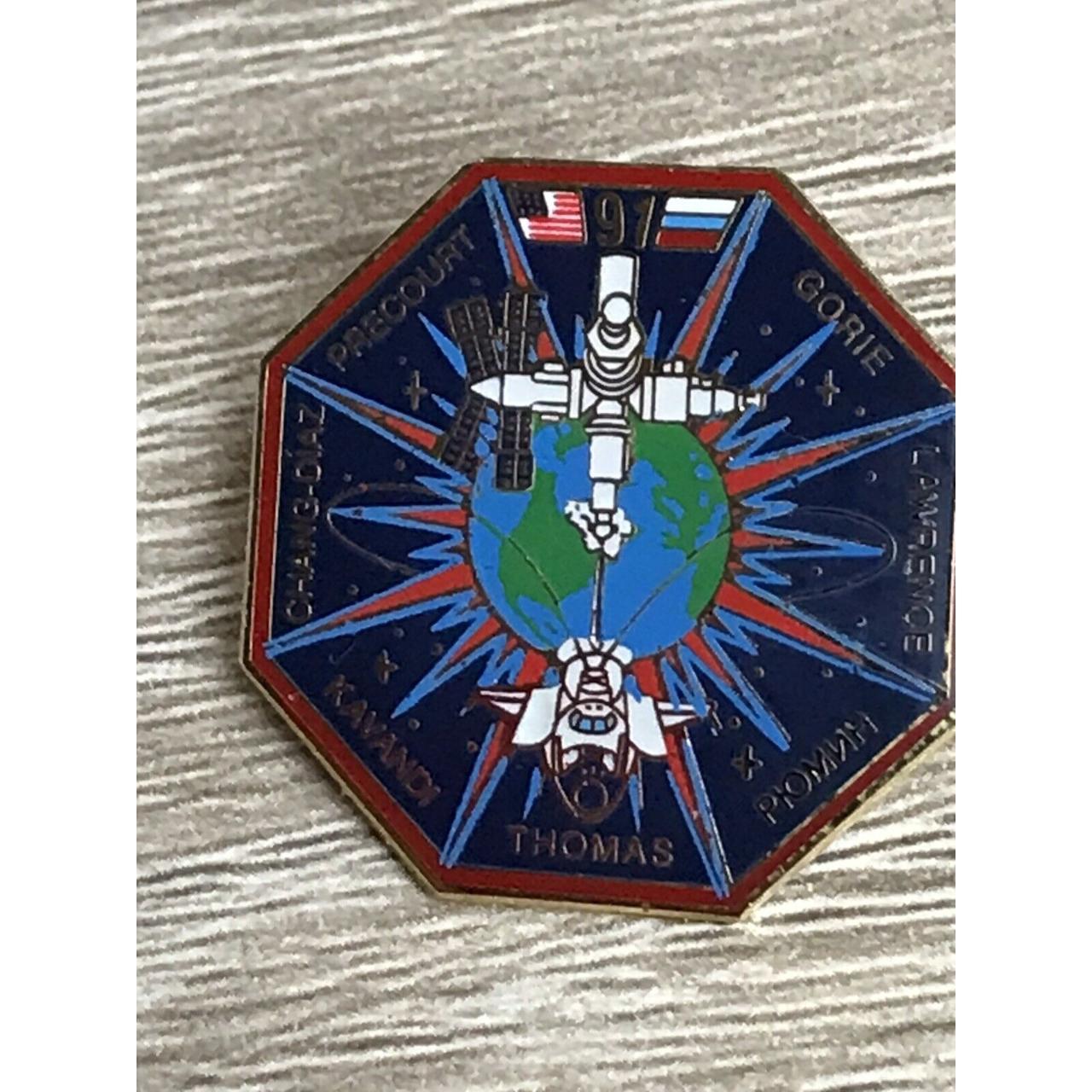 NASA Space Shuttle STS 91 Discovery Mir Space... - Depop