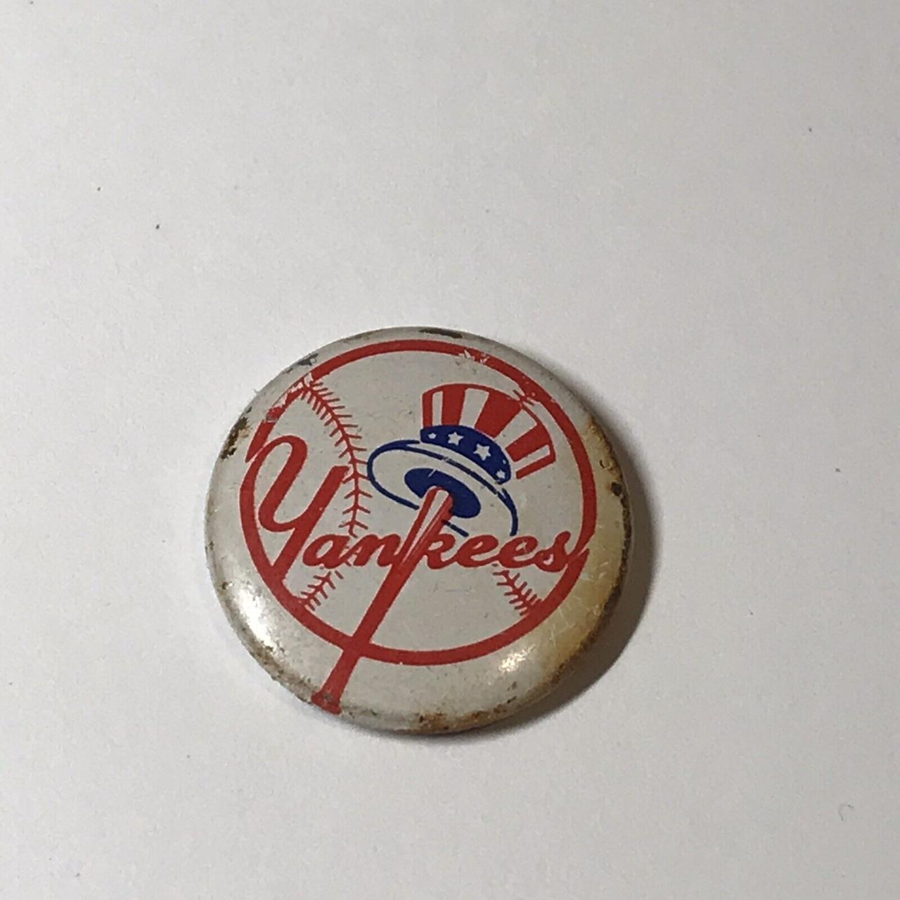 Vintage New York YANKEES Logo Baseball PINBACK.... - Depop