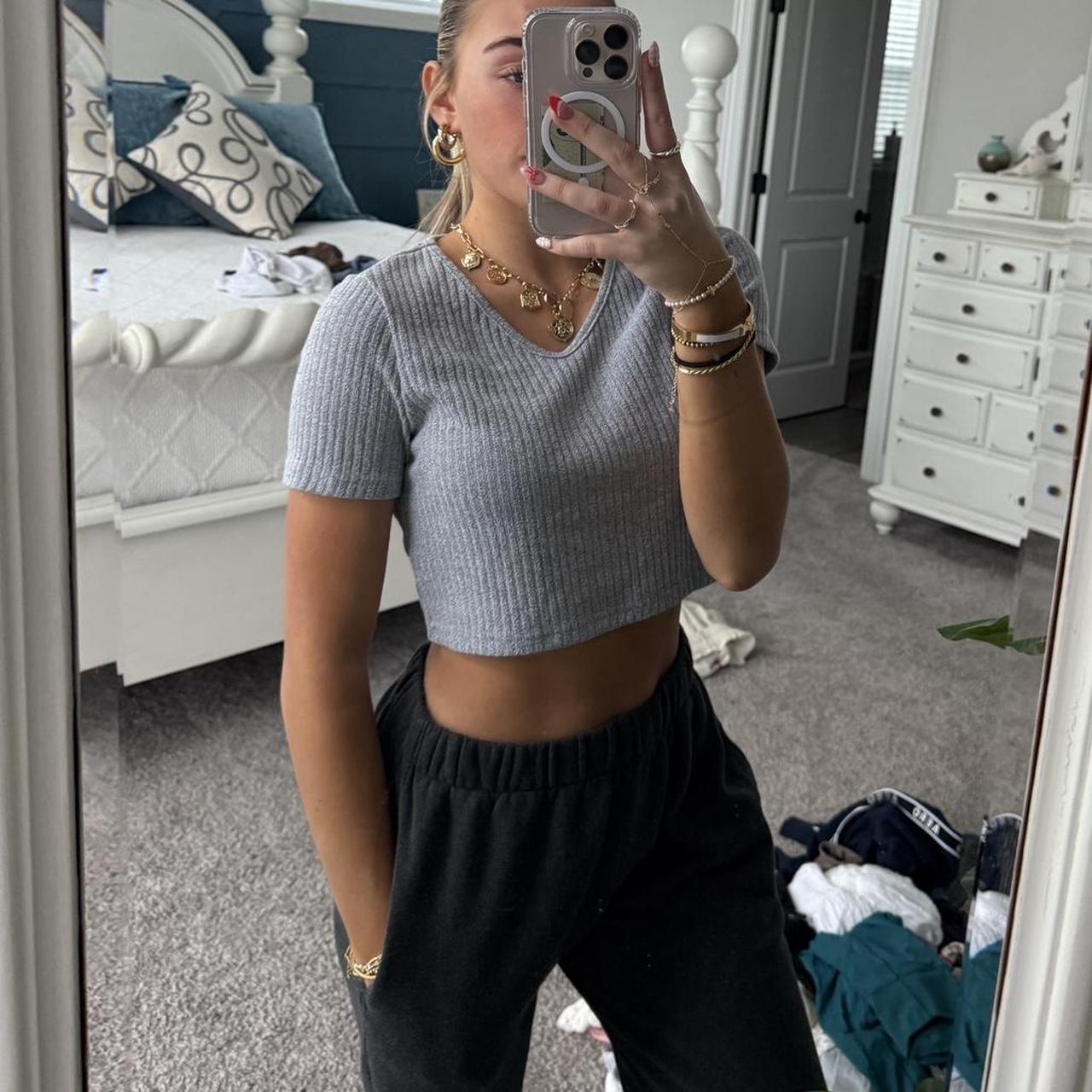 super cute small grey ribbed crop top t-shirt - Depop