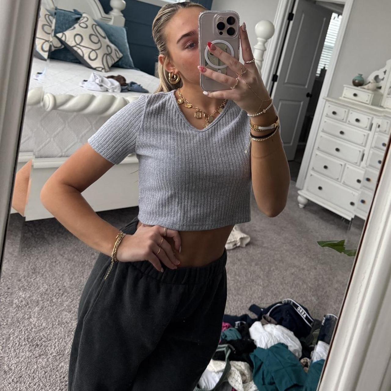 super cute small grey ribbed crop top t-shirt - Depop