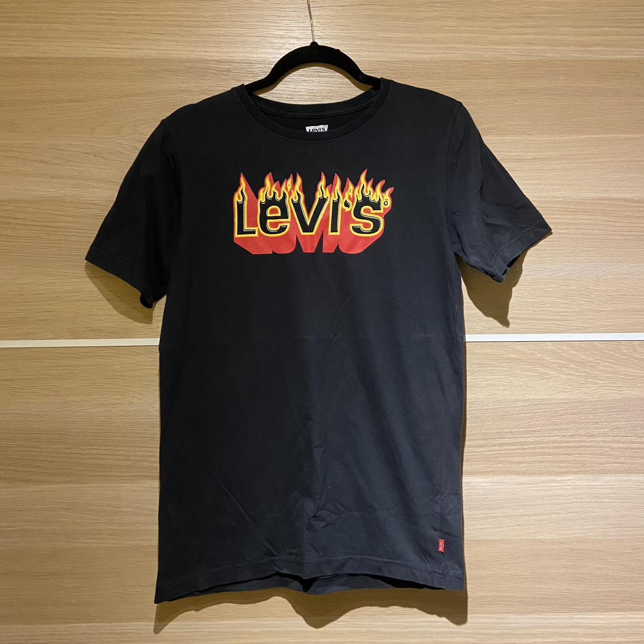 Levi's Women's Black T-shirt | Depop