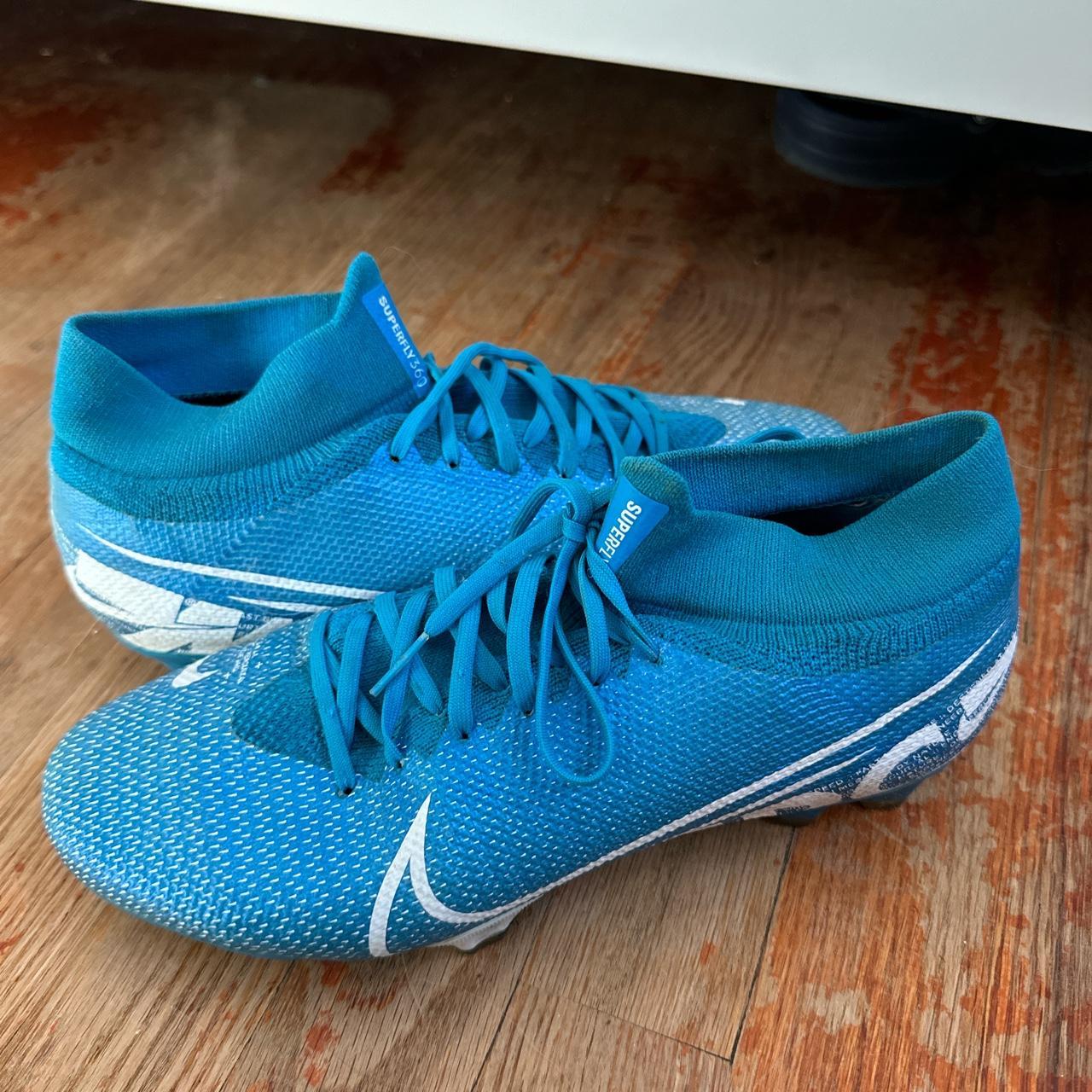 Nike woman’s soccer cleats - Depop