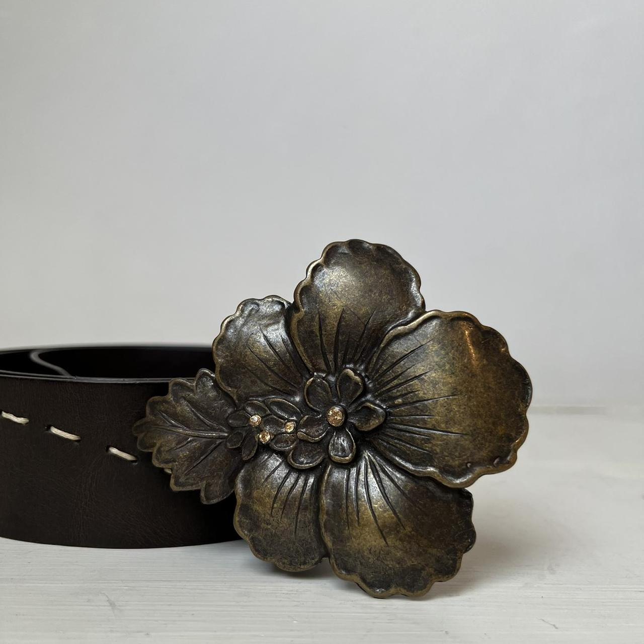 This stunning vintage 2000s flower buckle brown belt... - Depop