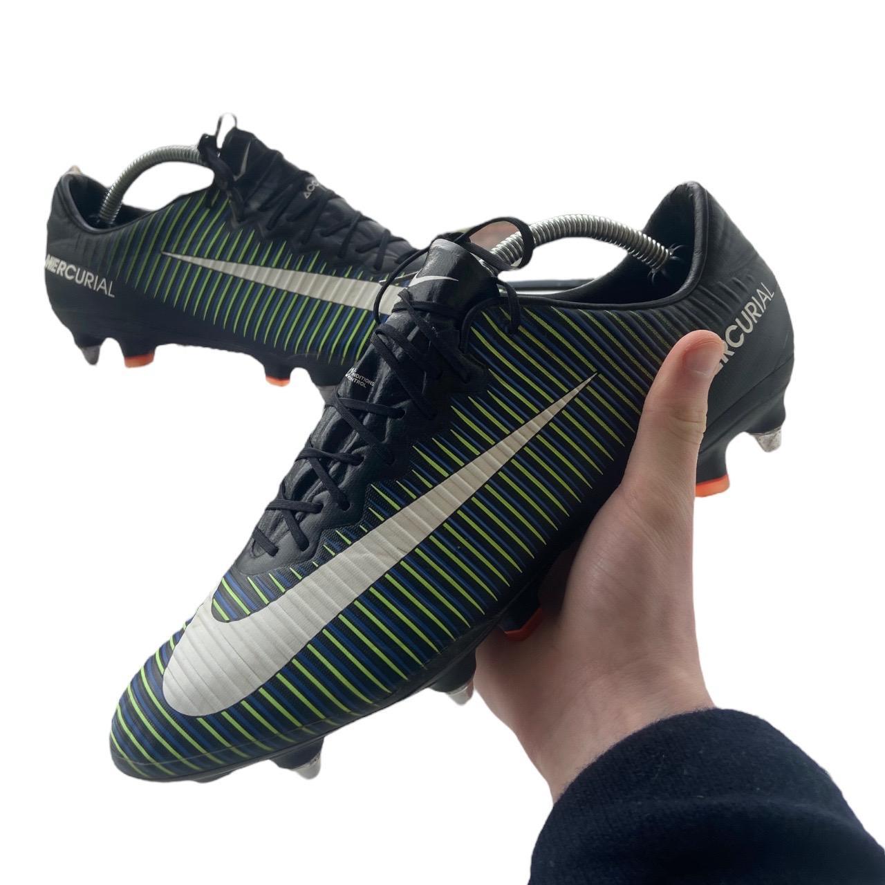 Nike Men's Blue and Green Trainers | Depop