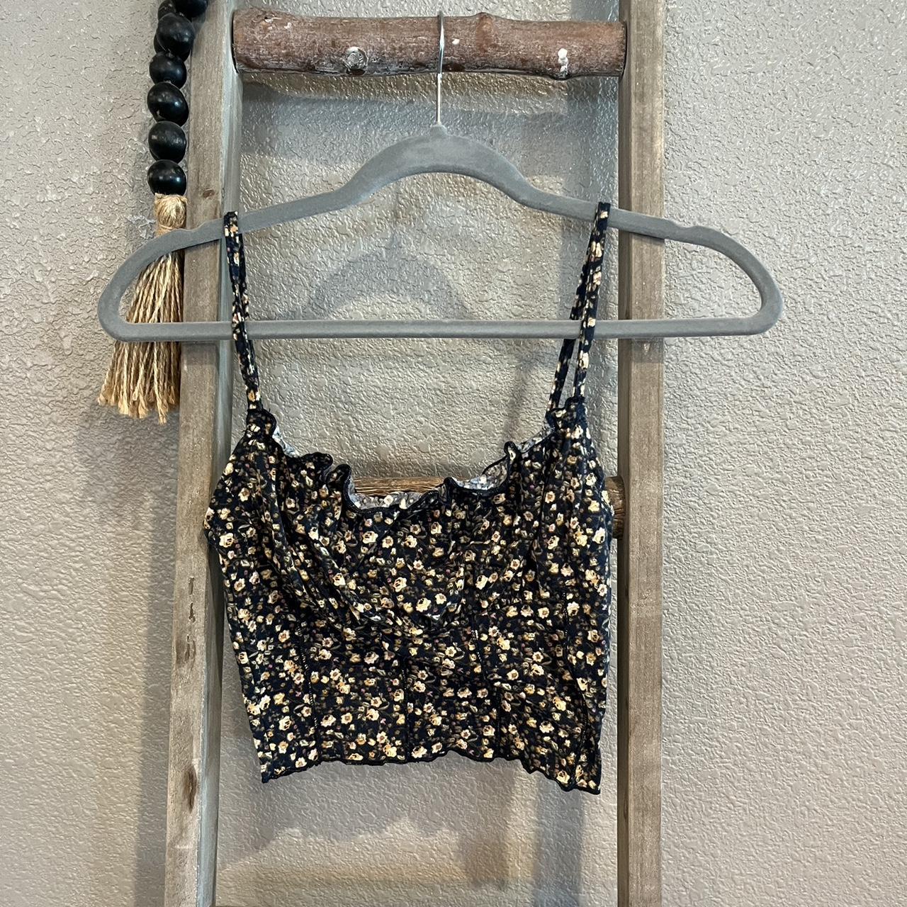 black flower top w/ ruffles - Depop