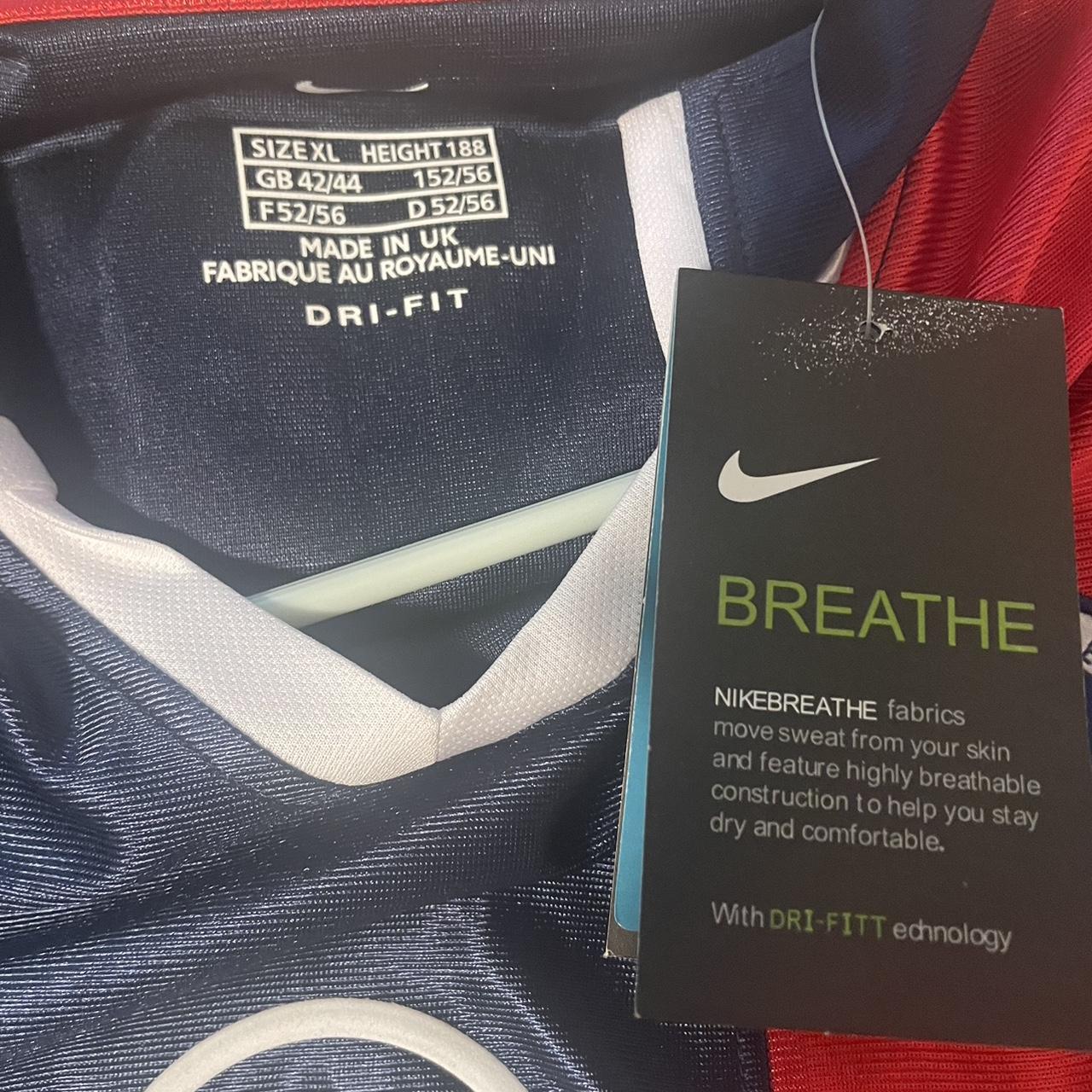 2001/2002 PSG Home Soccer Jersey Size listed is XL... - Depop