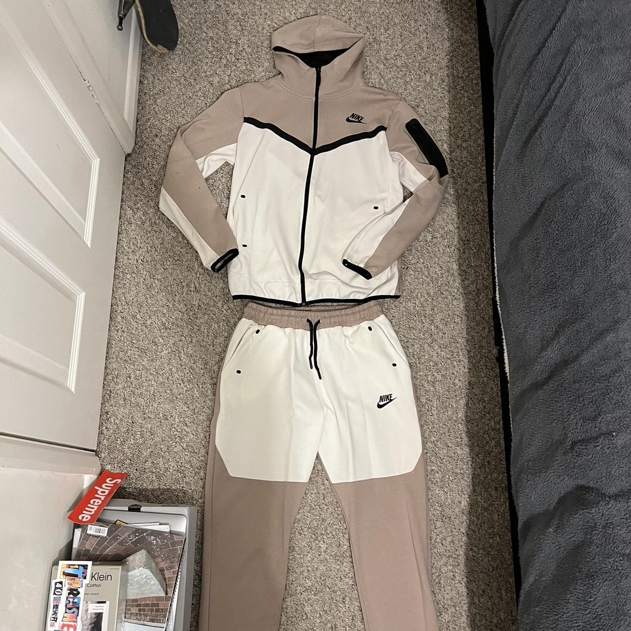 Nike tech size Medium - Depop