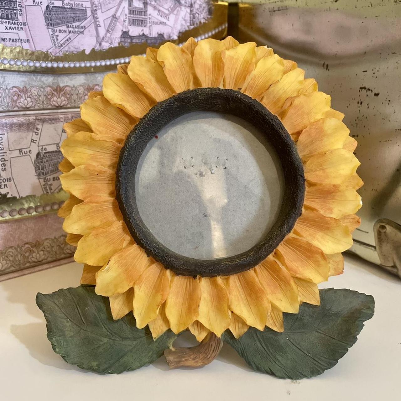 Sunflower picture frame. Simple adorable 😍 Measures... - Depop