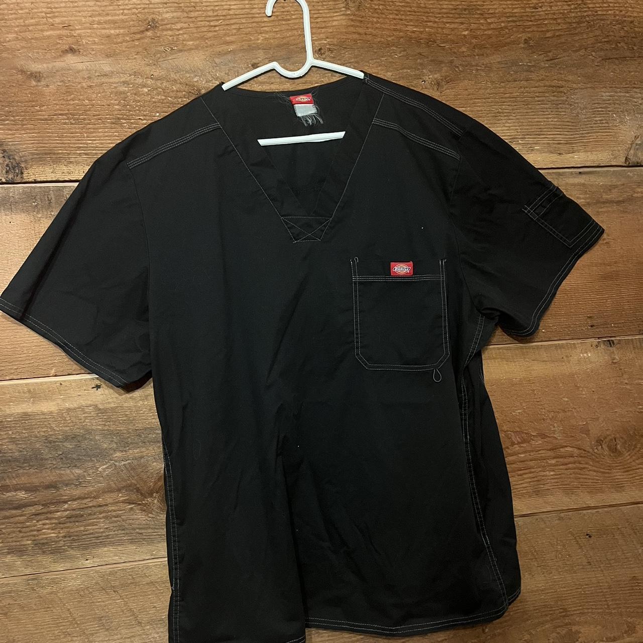 Large Dickies scrub shirt - Depop