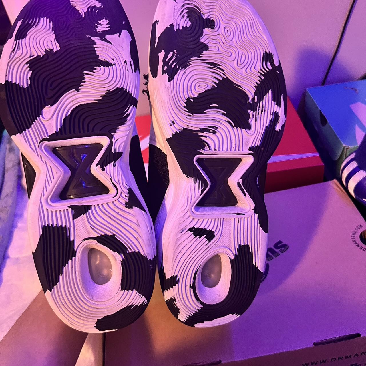 Pg 5s black and white Sz 11 - Depop