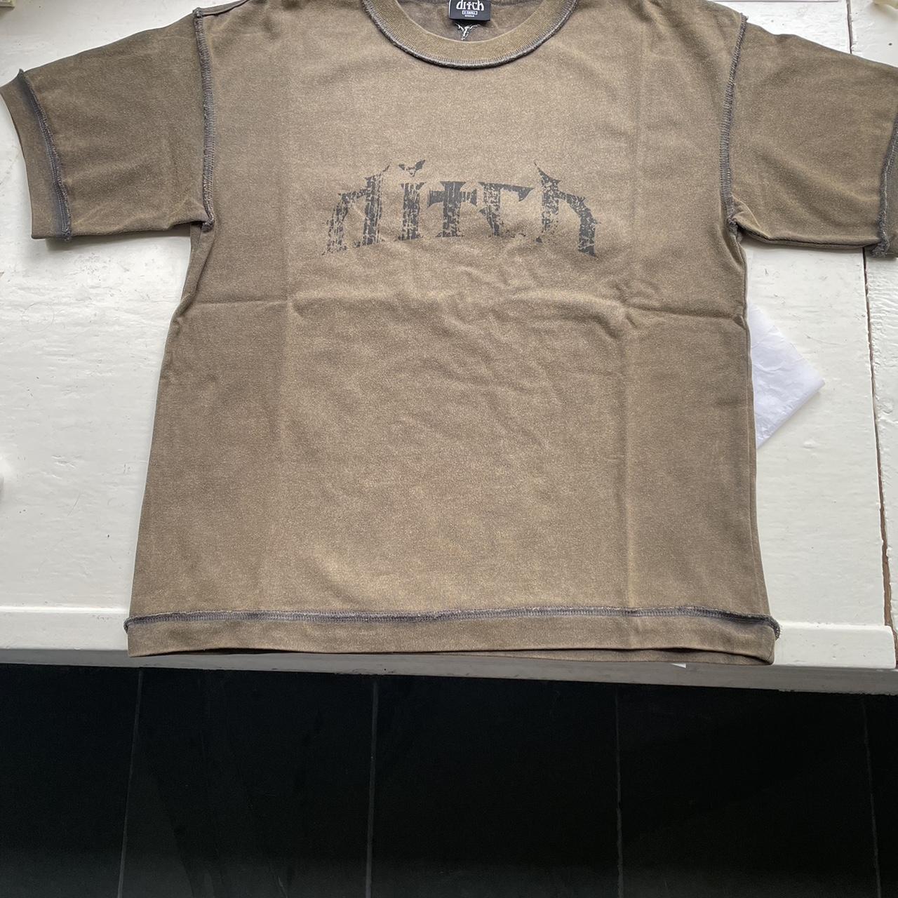 ditch la arch logo tee (ash) perfect condition... | Depop