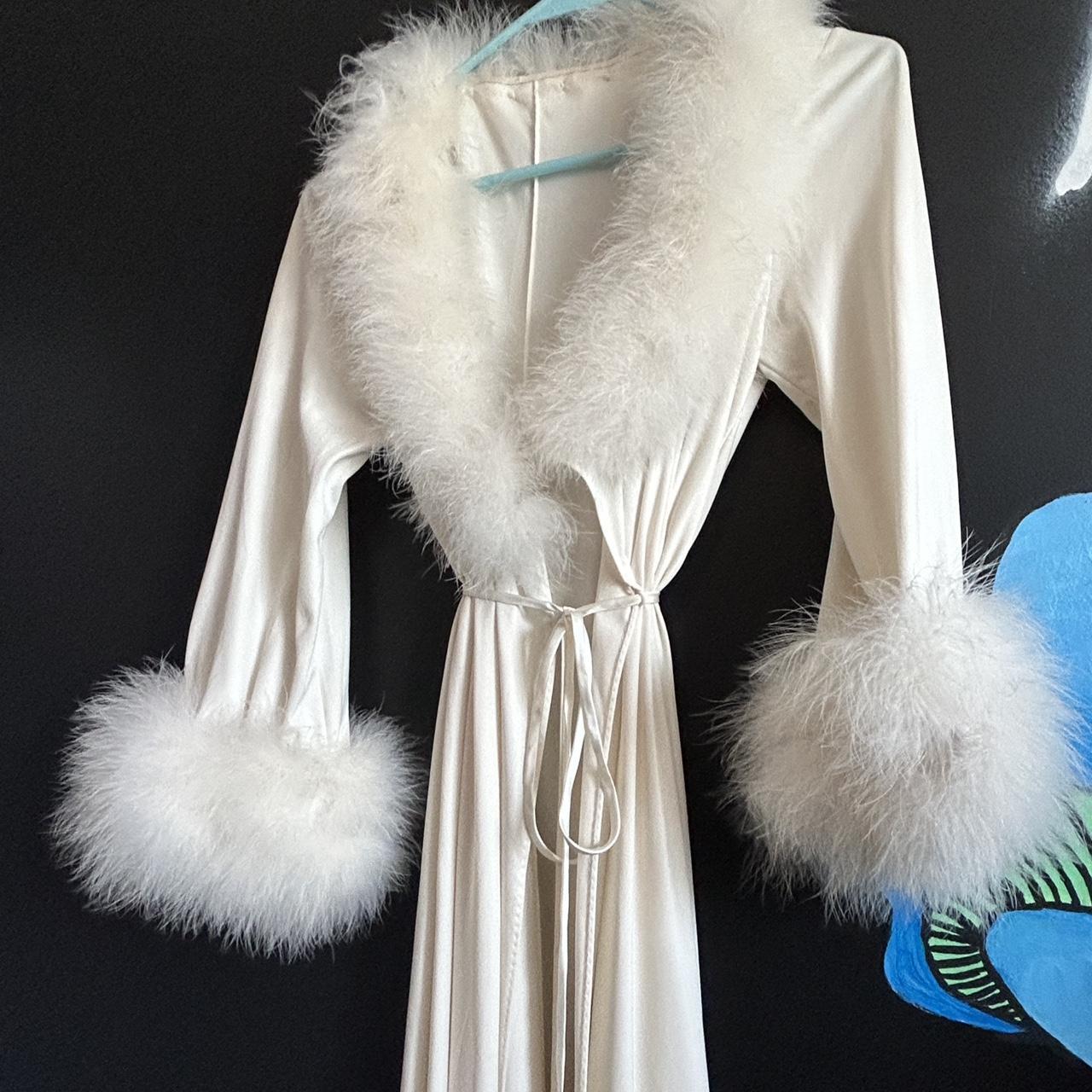 Vintage White Robe Fur trim Wear over your vintage... - Depop