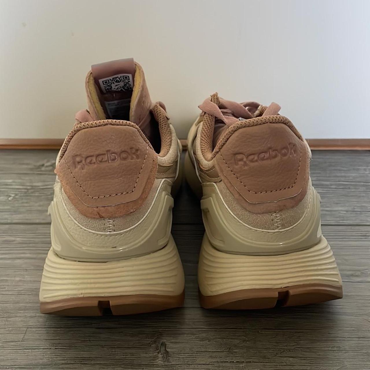 National Geographic Reebok Seakers. Size 8 women’s... - Depop