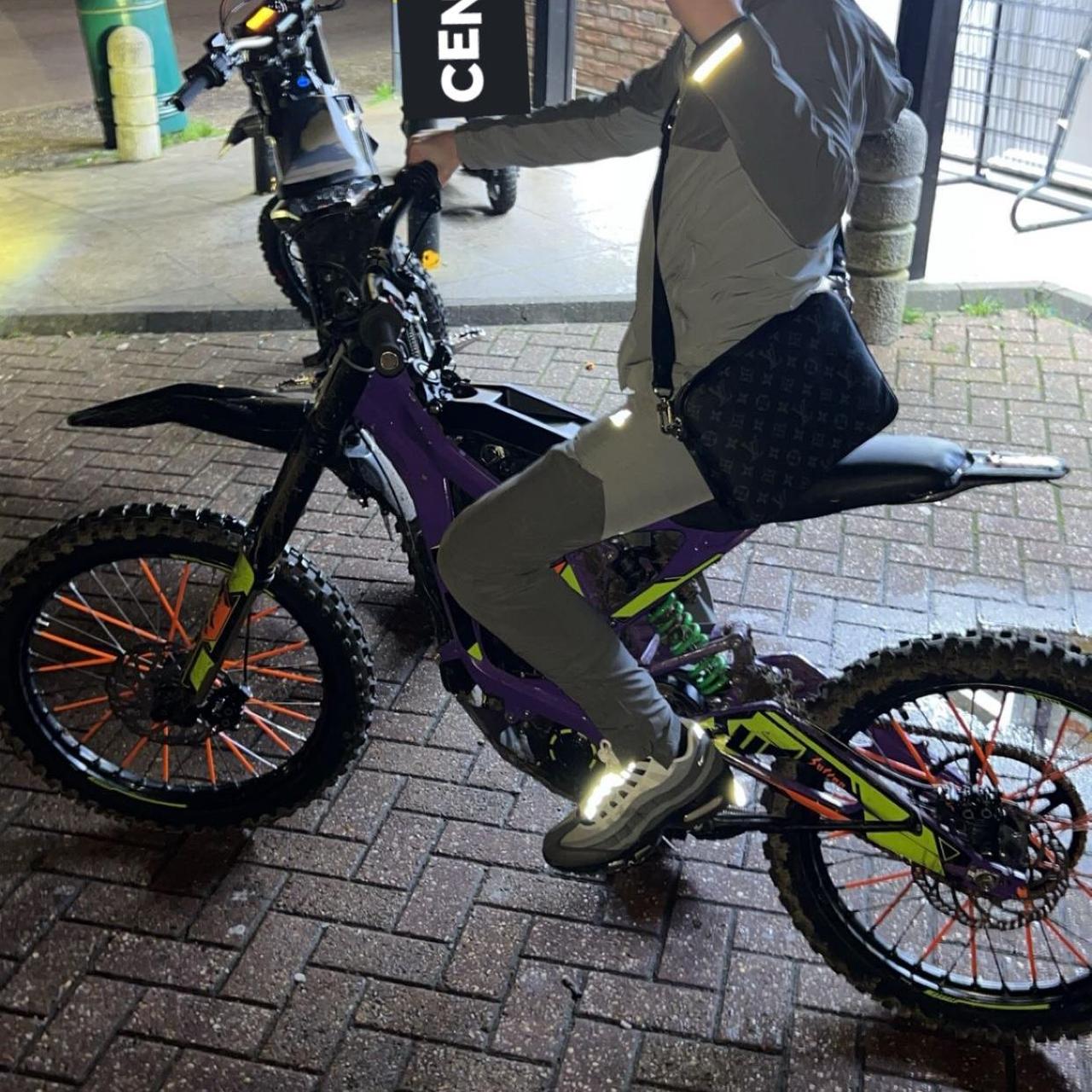 2022 surron light bee x 2 keys 1 charger message... - Depop