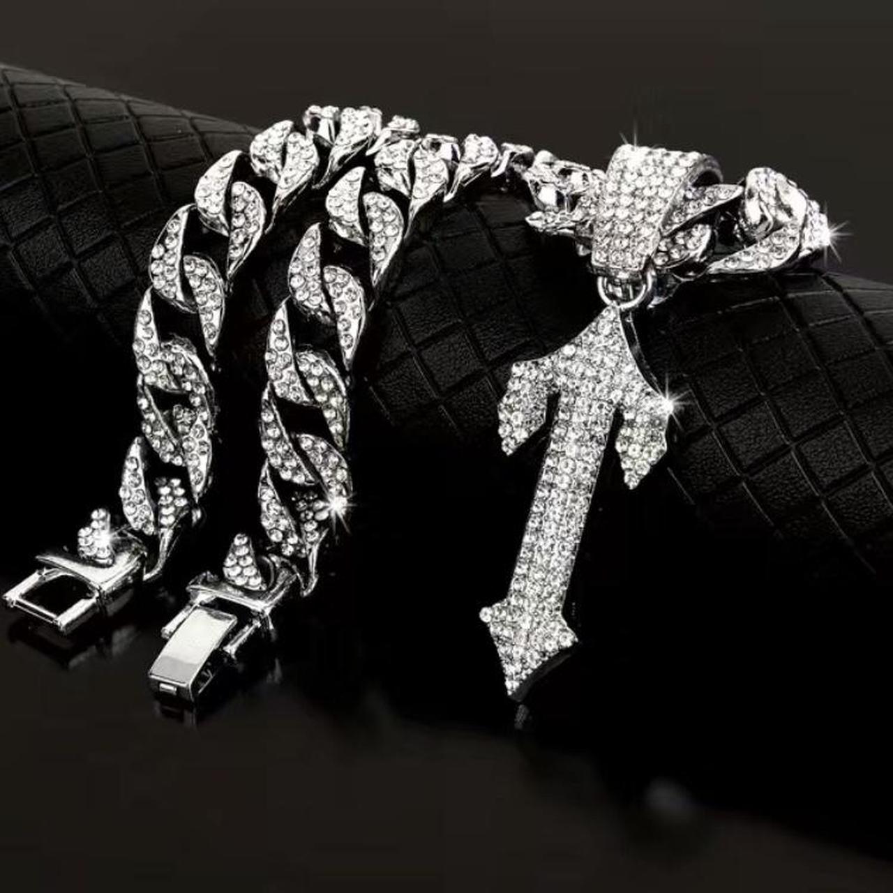 Trapstar pendant + Cuban chain iced - Depop