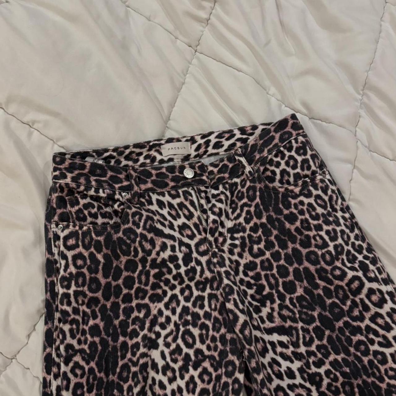 PacSun leopard low rise jeans Size 27 | Depop
