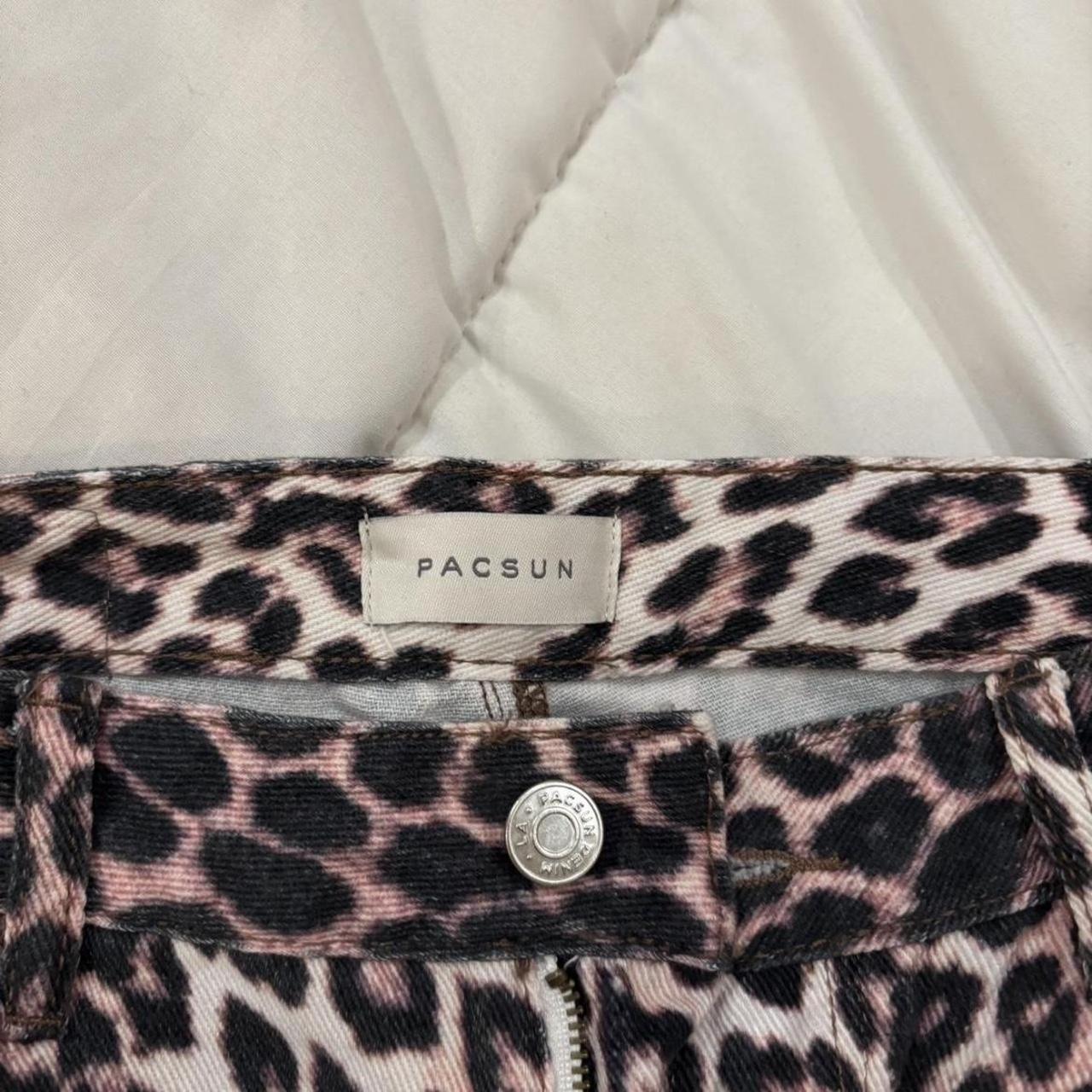 PacSun leopard low rise jeans Size 27 | Depop