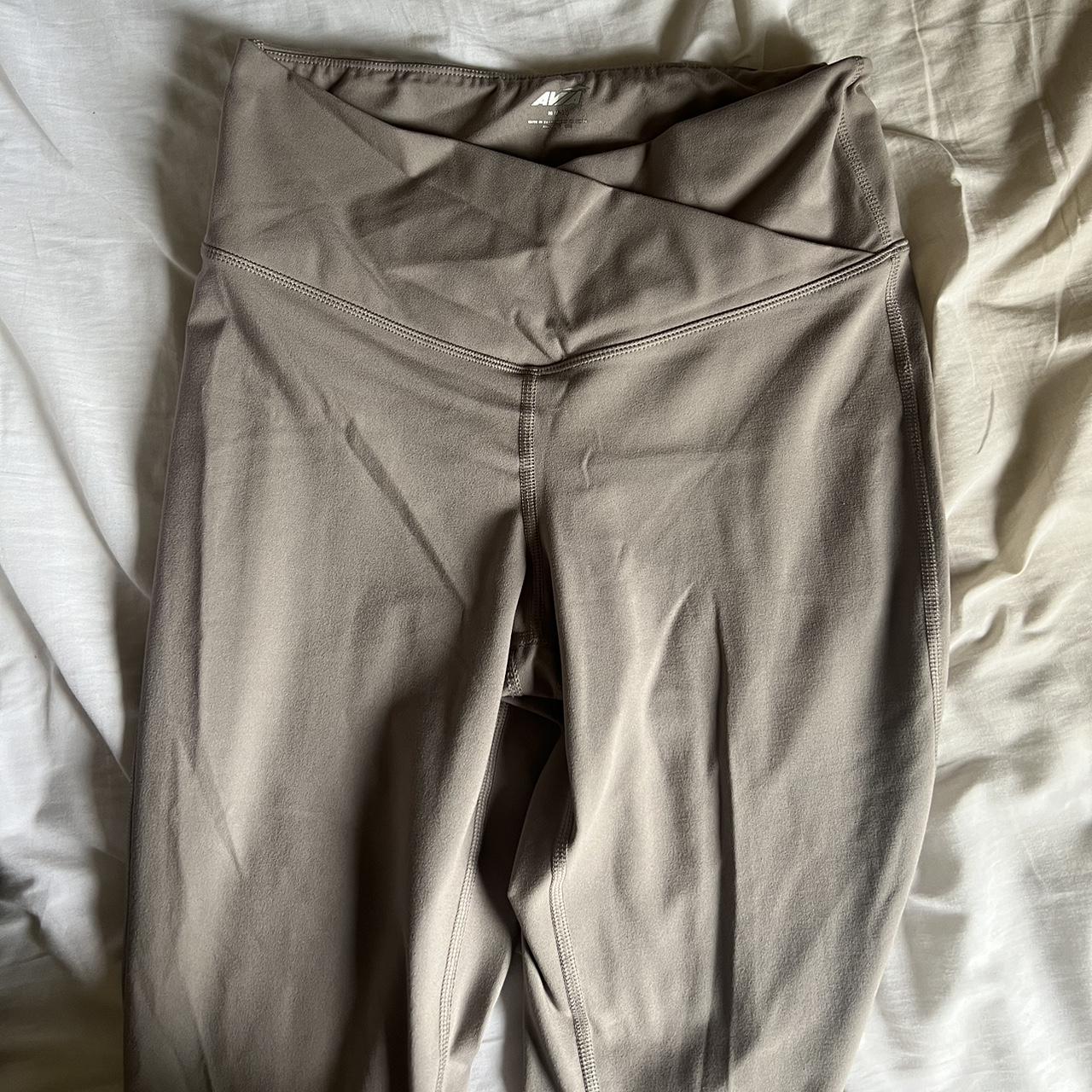 Flare beige workout leggings - Depop