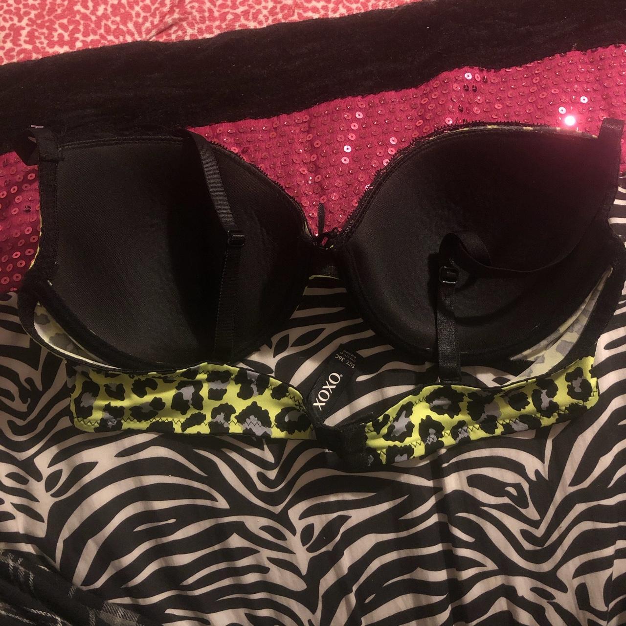 super cute laced y2k bra 36c condition like new! - Depop