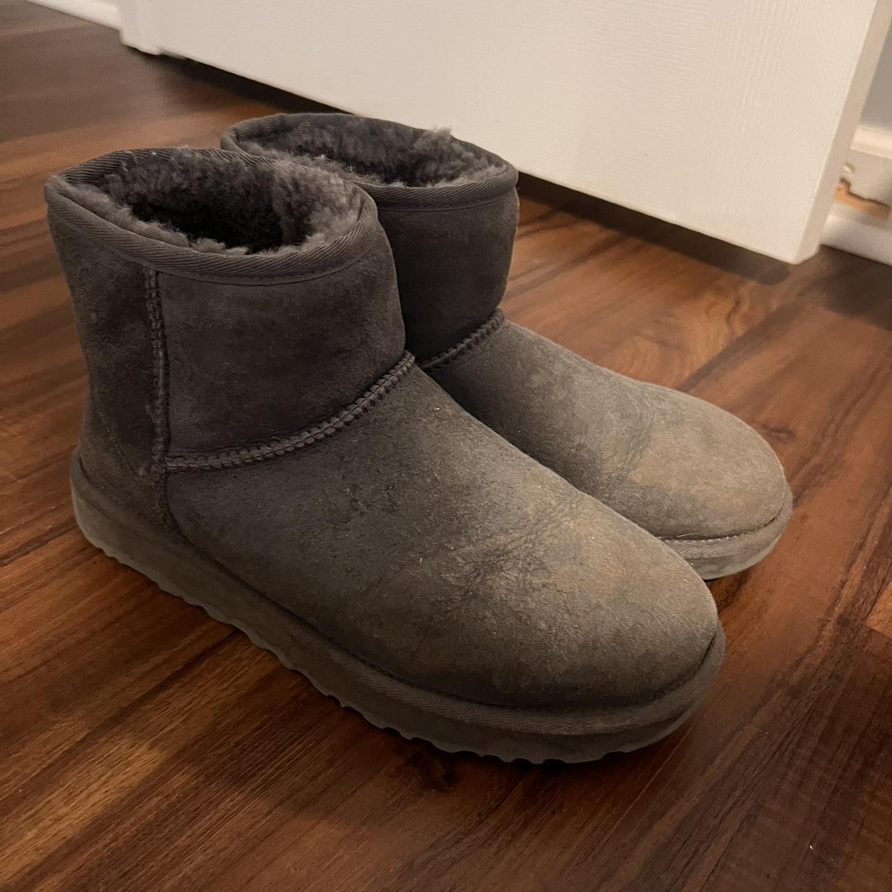 Gray mini Uggs -little dirt on them (can see in photos) - Depop