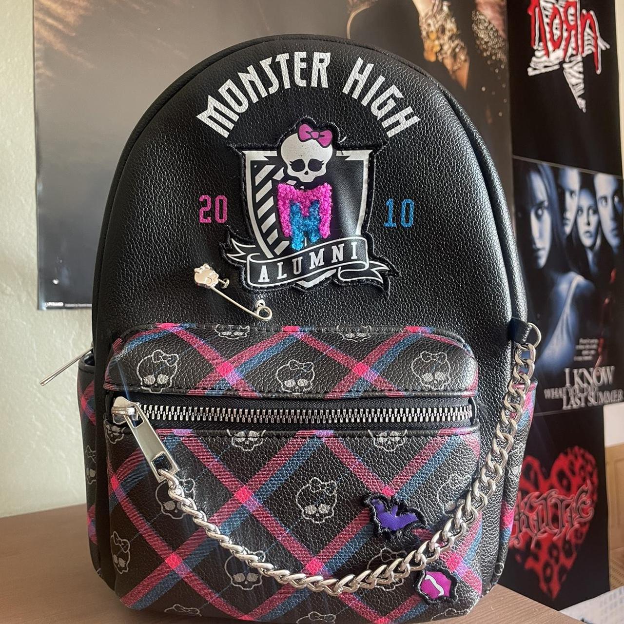 Monster high small backpack in used conditions From... - Depop