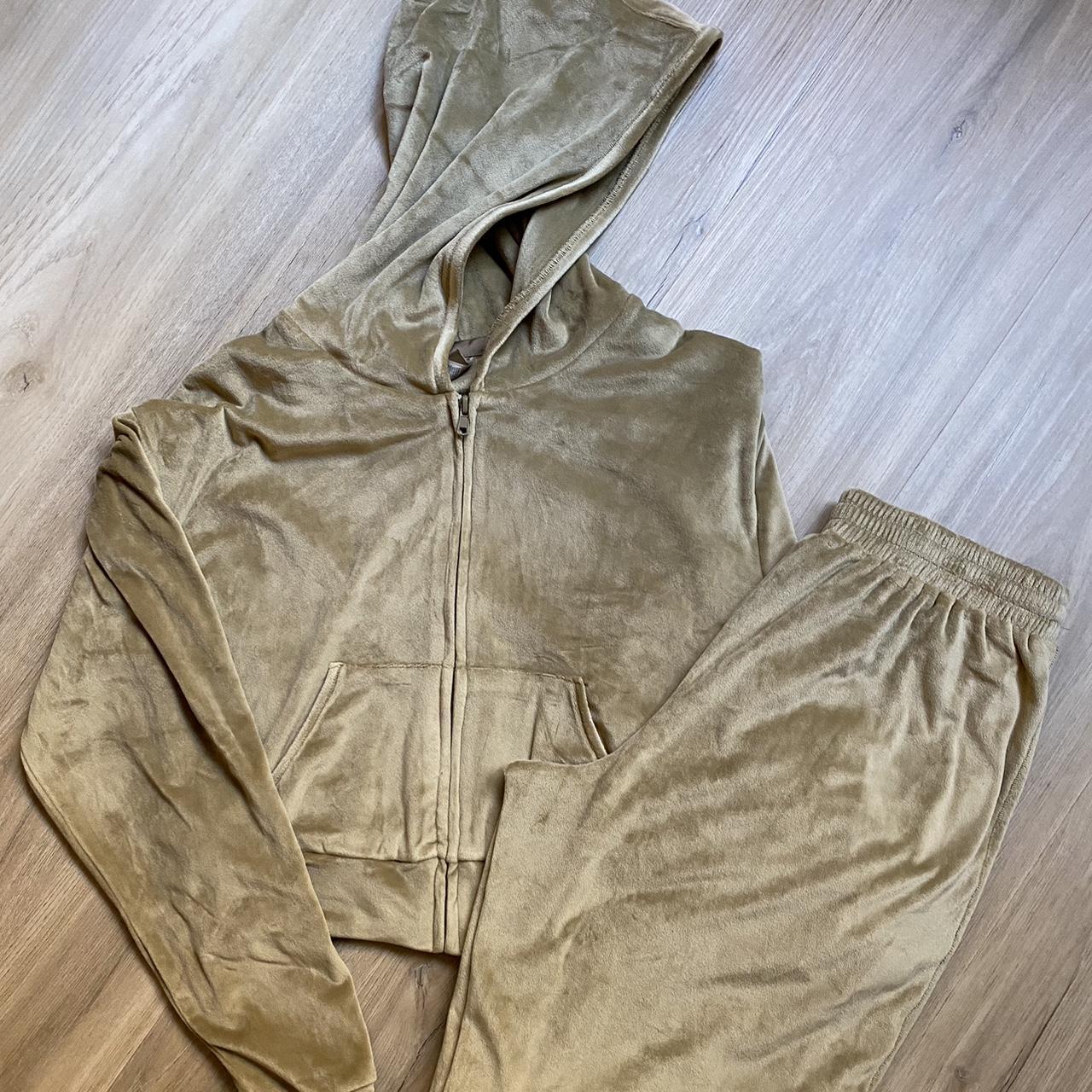 kim kardashian skims womens velour jogger tracksuit... - Depop