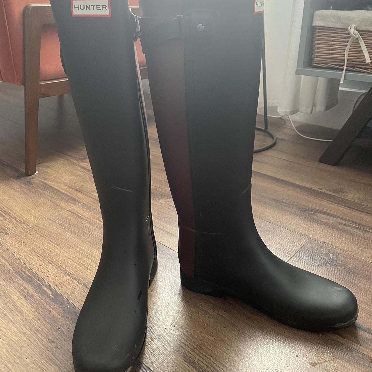 hunter original two tone wellies in navy/aubergine... - Depop