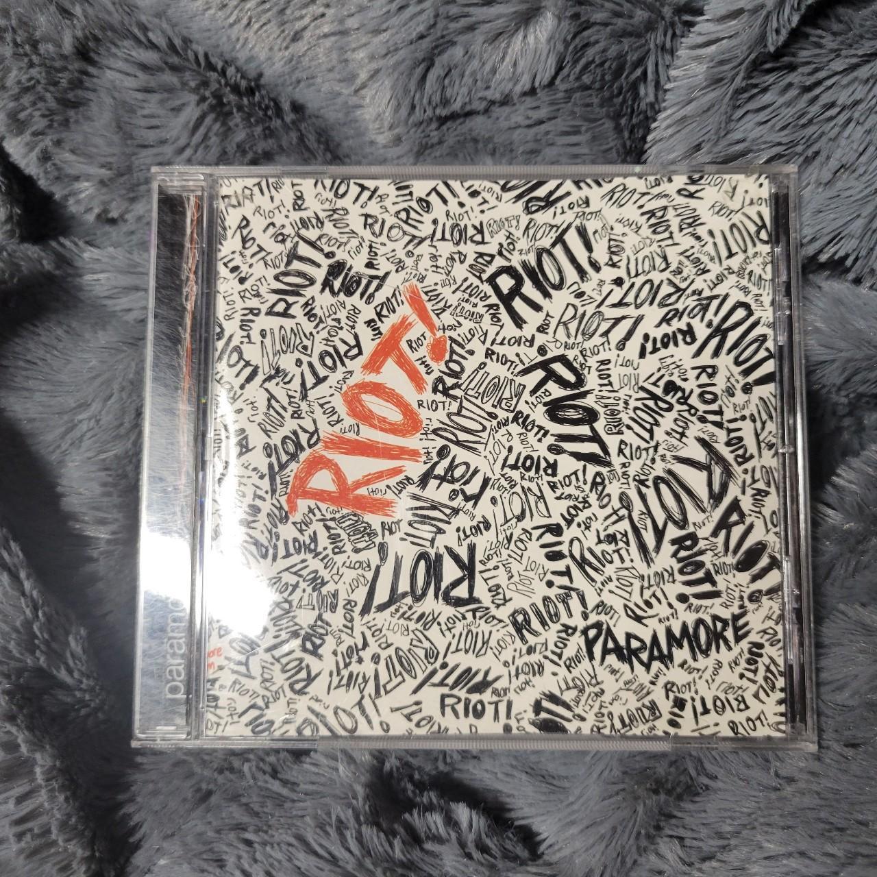 paramore riot cd - Depop