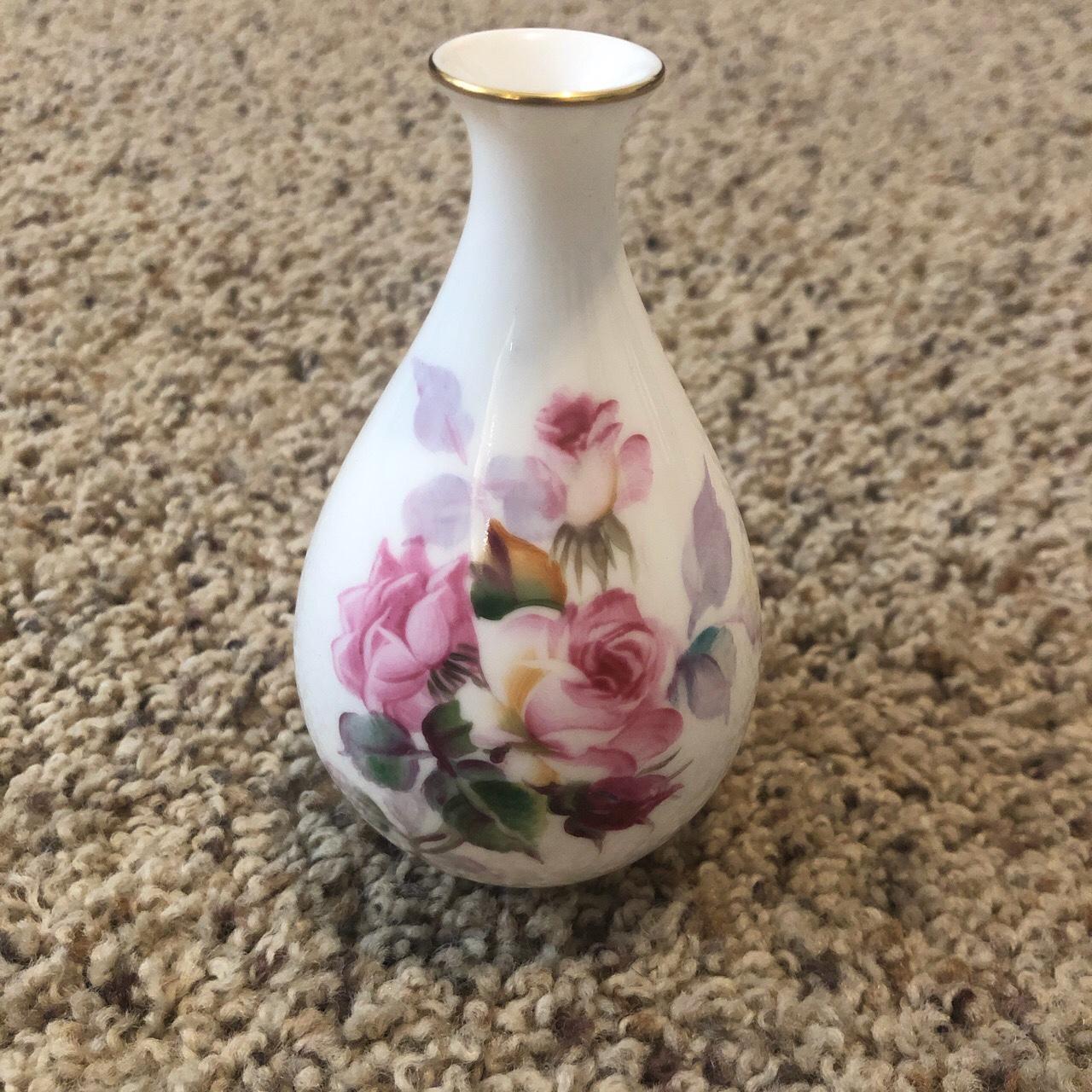 Small, vintage pink rose bouquet Mini flower vase... - Depop