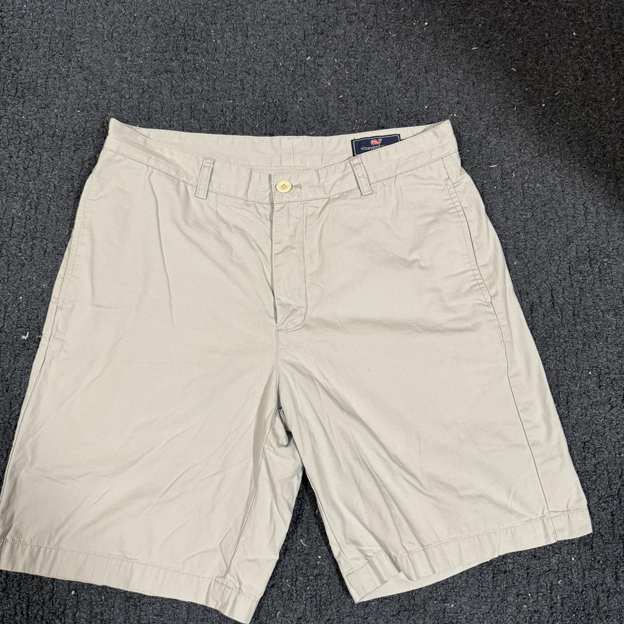 Vineyard Vines Shorts Mens 33 waist very good condition - Depop