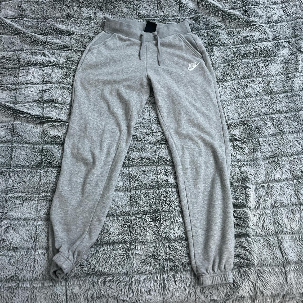 Women’s XL Grey Nike sweatpants - Depop