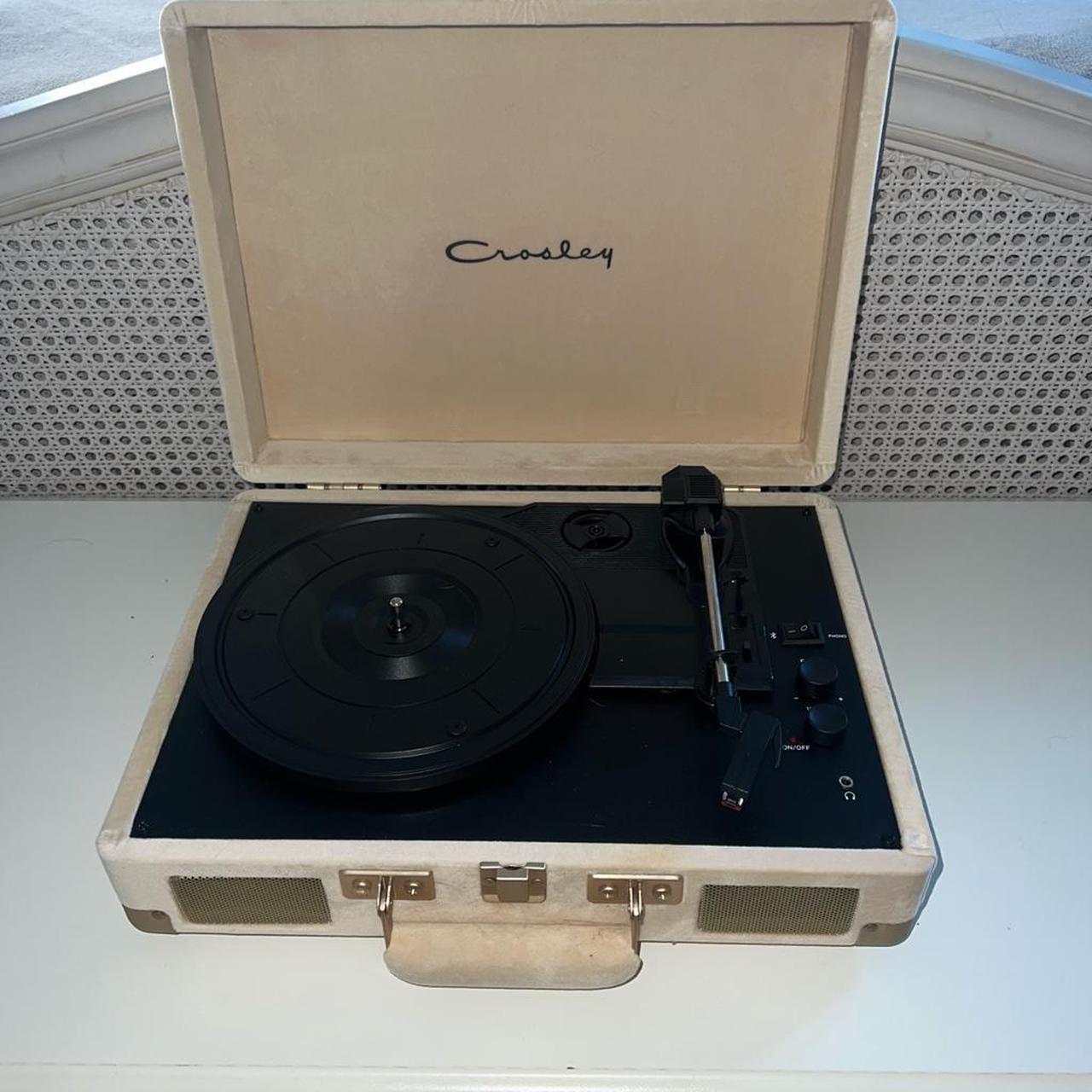Crosley Vynil record player Doesn’t come with lead... - Depop