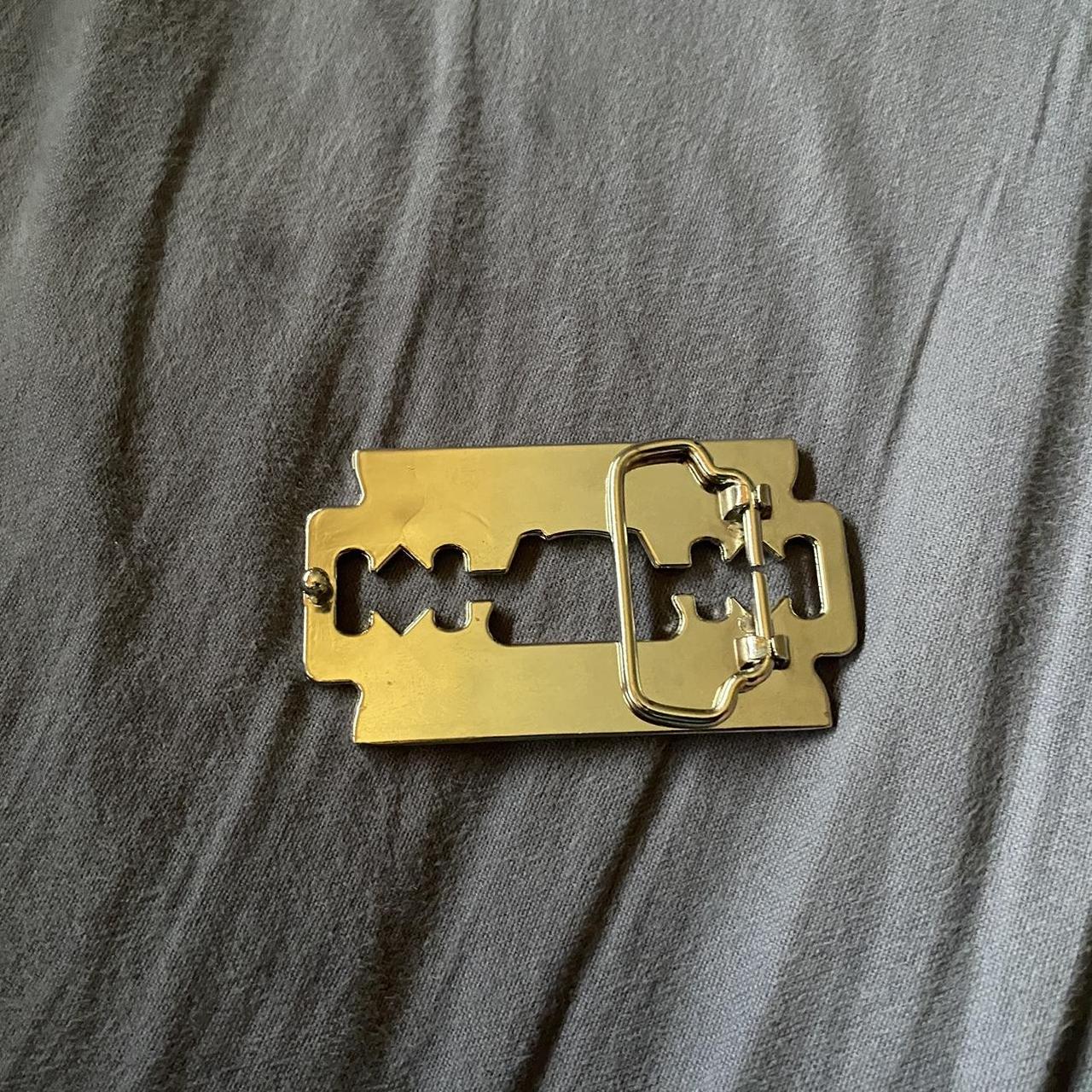 hot topic razor blade belt buckle!! - Depop
