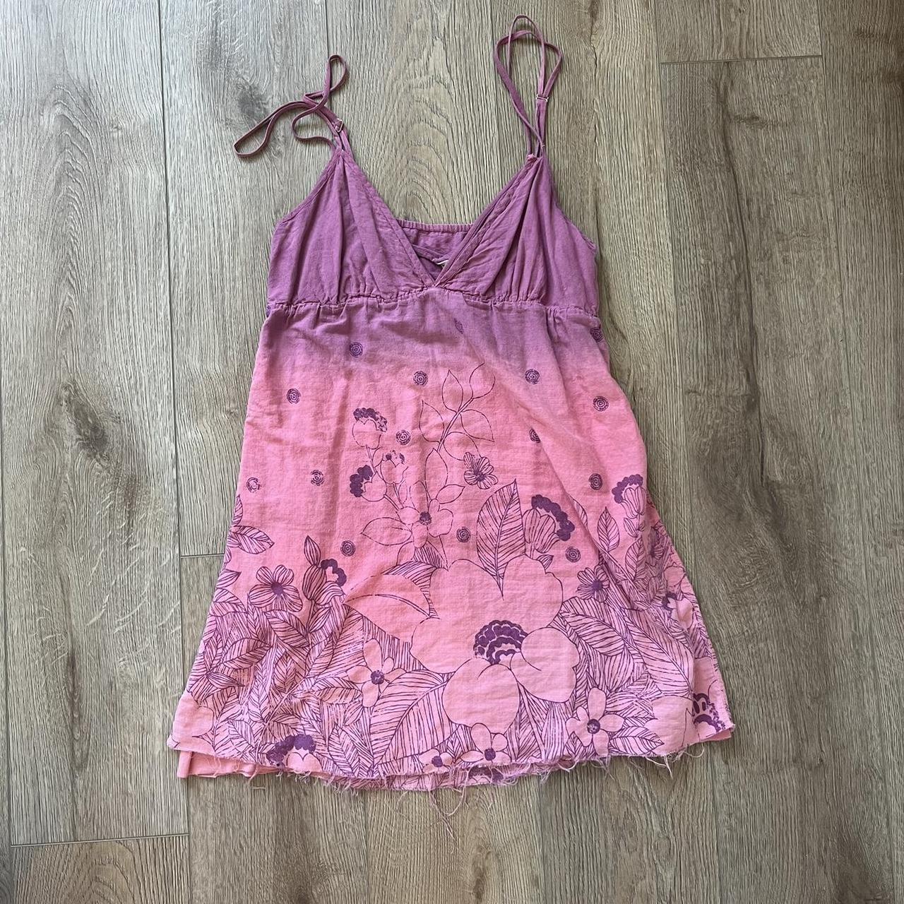 Vintage limited edition Roxy mini dress, very cute... - Depop
