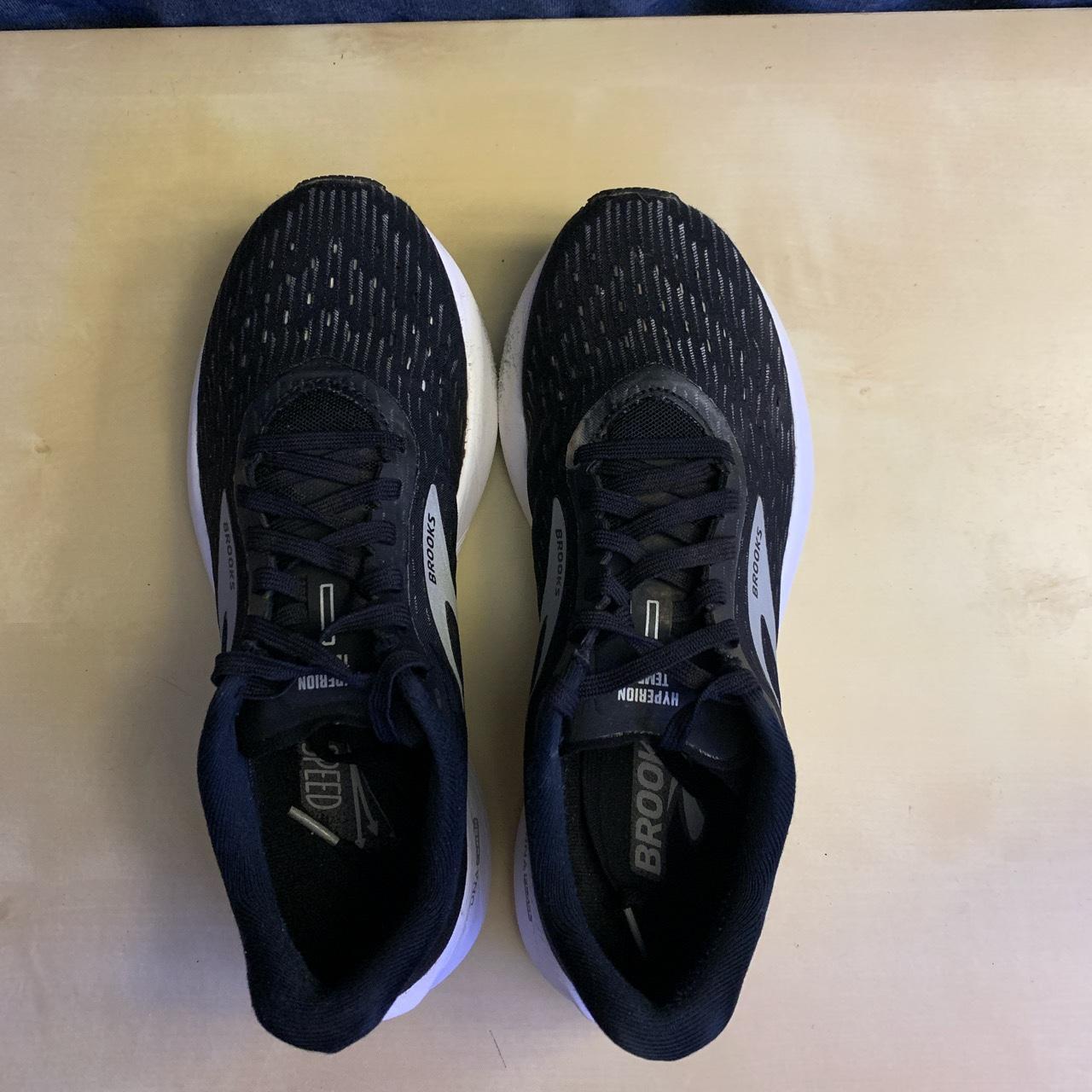 women’s size 8 DNA flash Brooks some minor scuffs,... - Depop