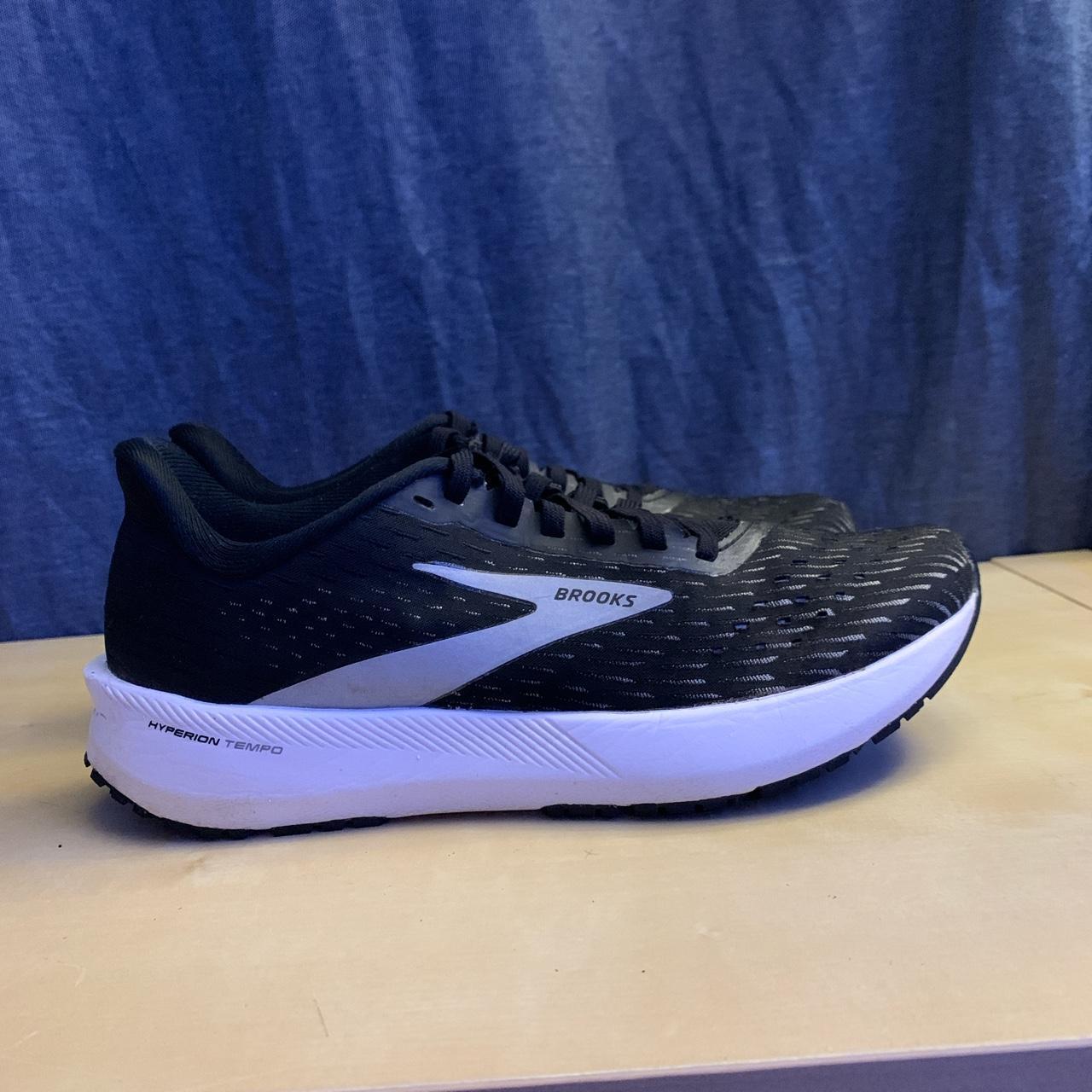 women’s size 8 DNA flash Brooks some minor scuffs,... - Depop