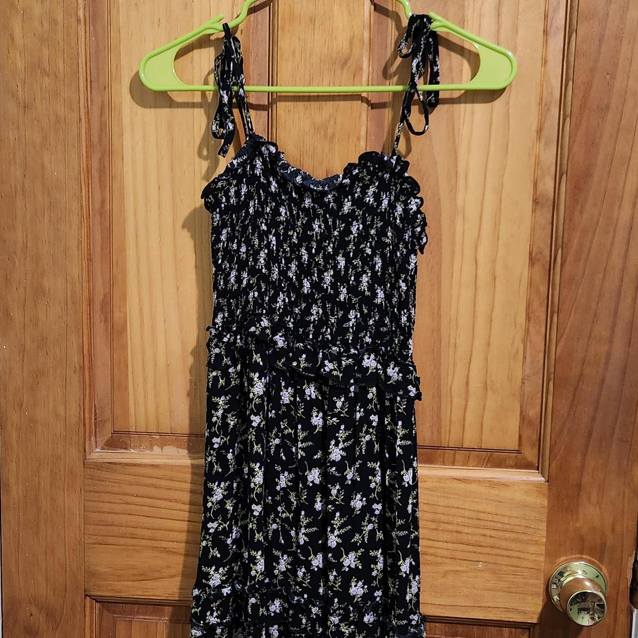 Small to medium floral dress with flowy movement and... - Depop