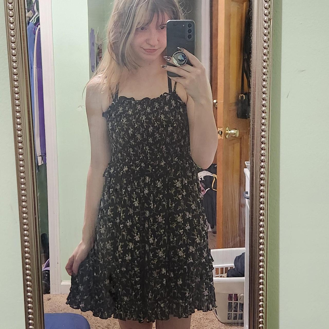 Small to medium floral dress with flowy movement and... - Depop