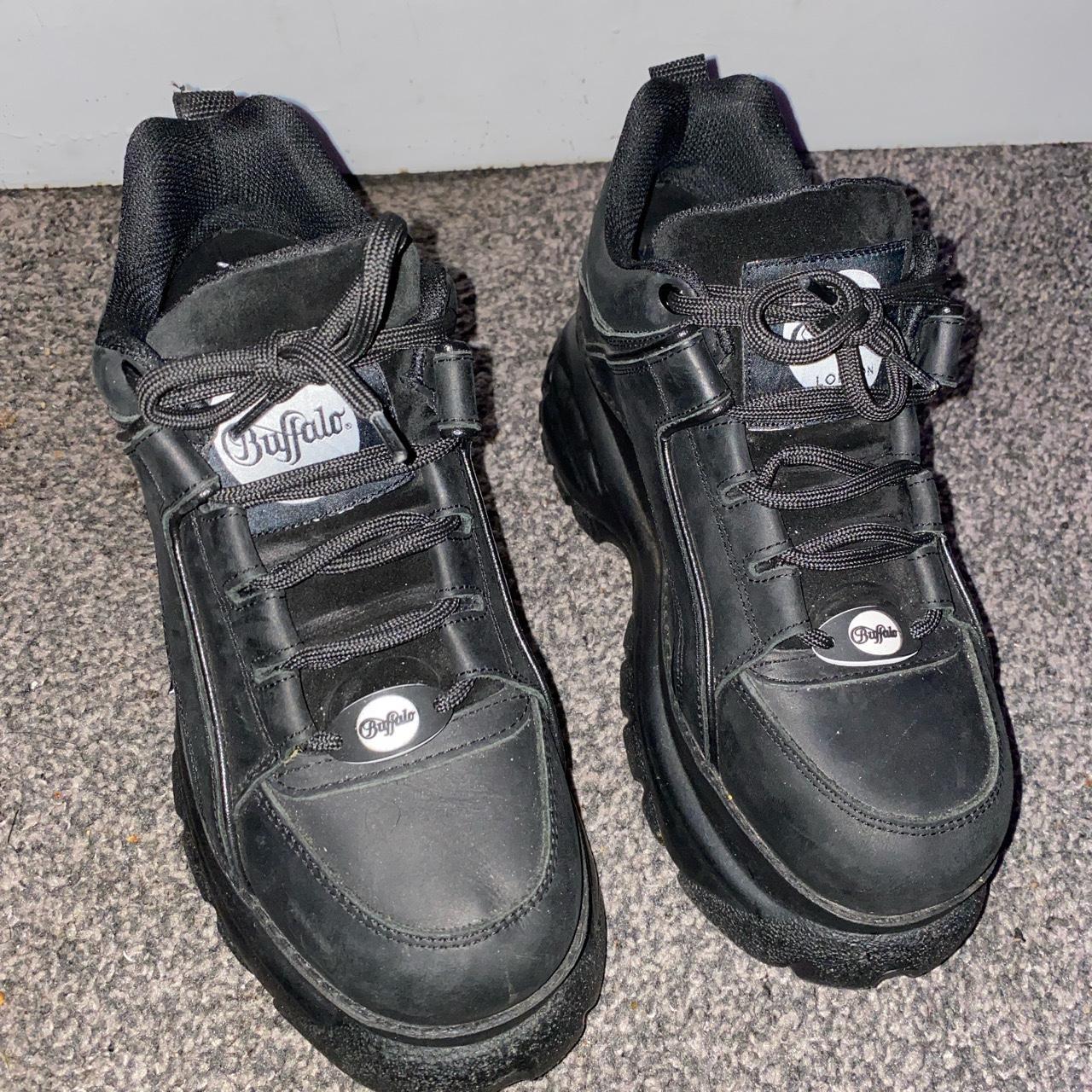 Buffalo Classic Low Trainers Black - Size 8 - Depop