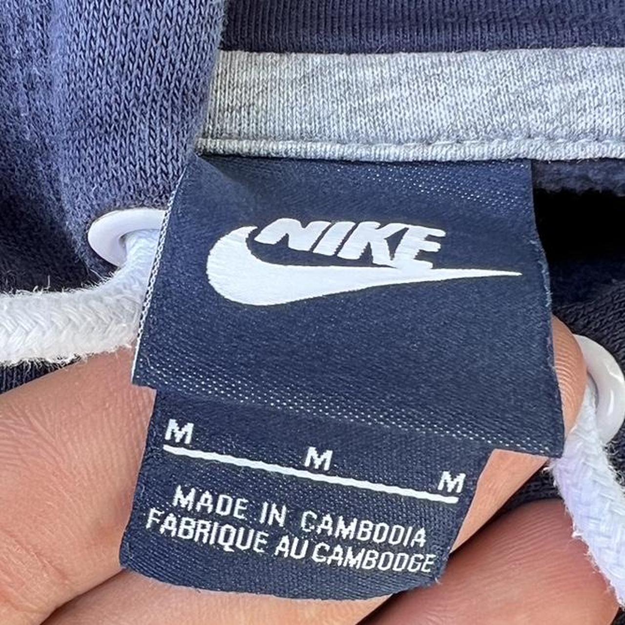 Super cool early 2000s Nike Sweatshirt with a great... - Depop