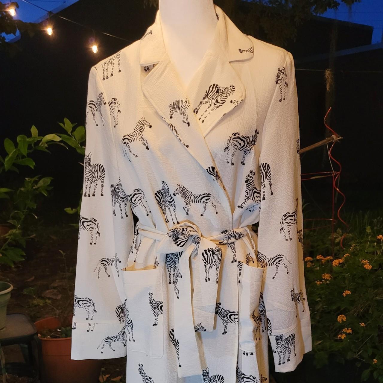 Vintage zebra bathroom robe #robe #lounge #sleepwear - Depop