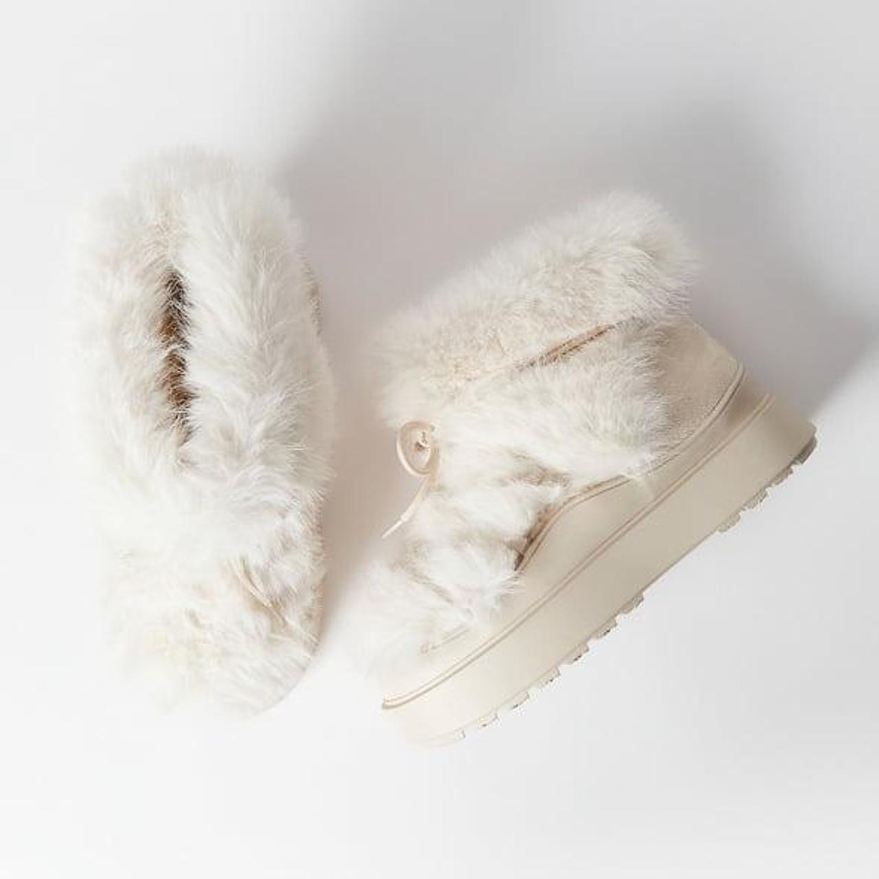 WHITE FURRY WINTER BOOTS ☃️ ️🌨️ Super cute!! Brand new... - Depop