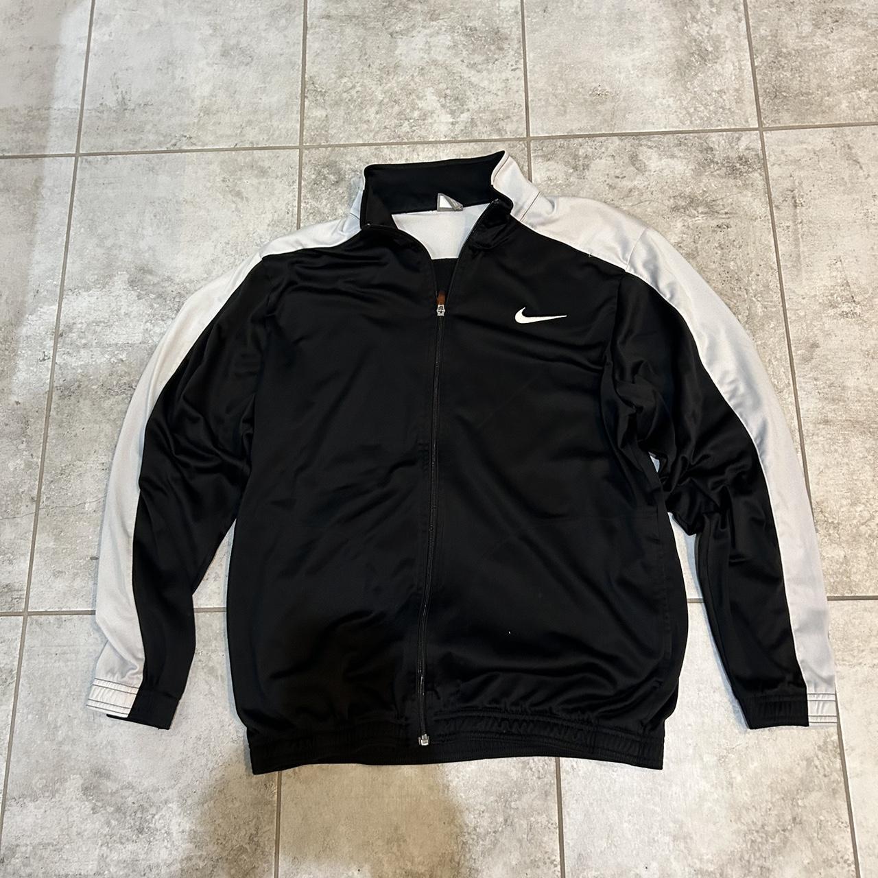 Vintage Nike zip up Size M - Depop