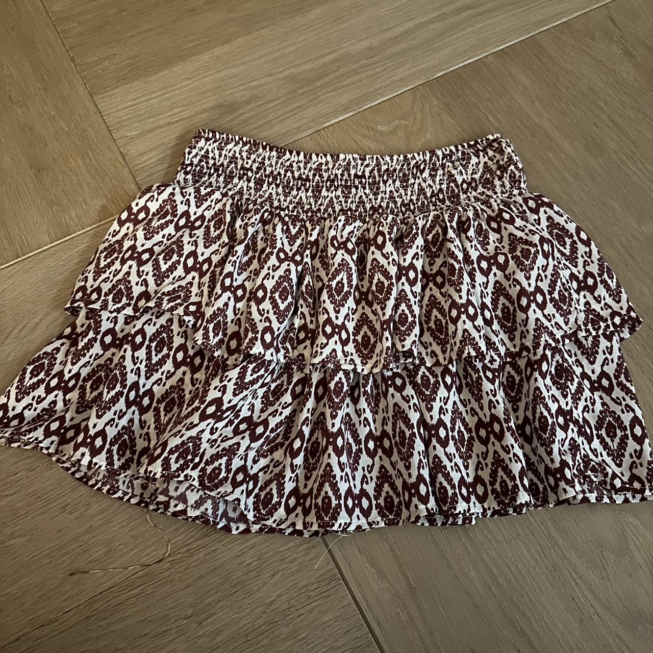 Summery dark red pattern subdued skirt (s/m) - Depop