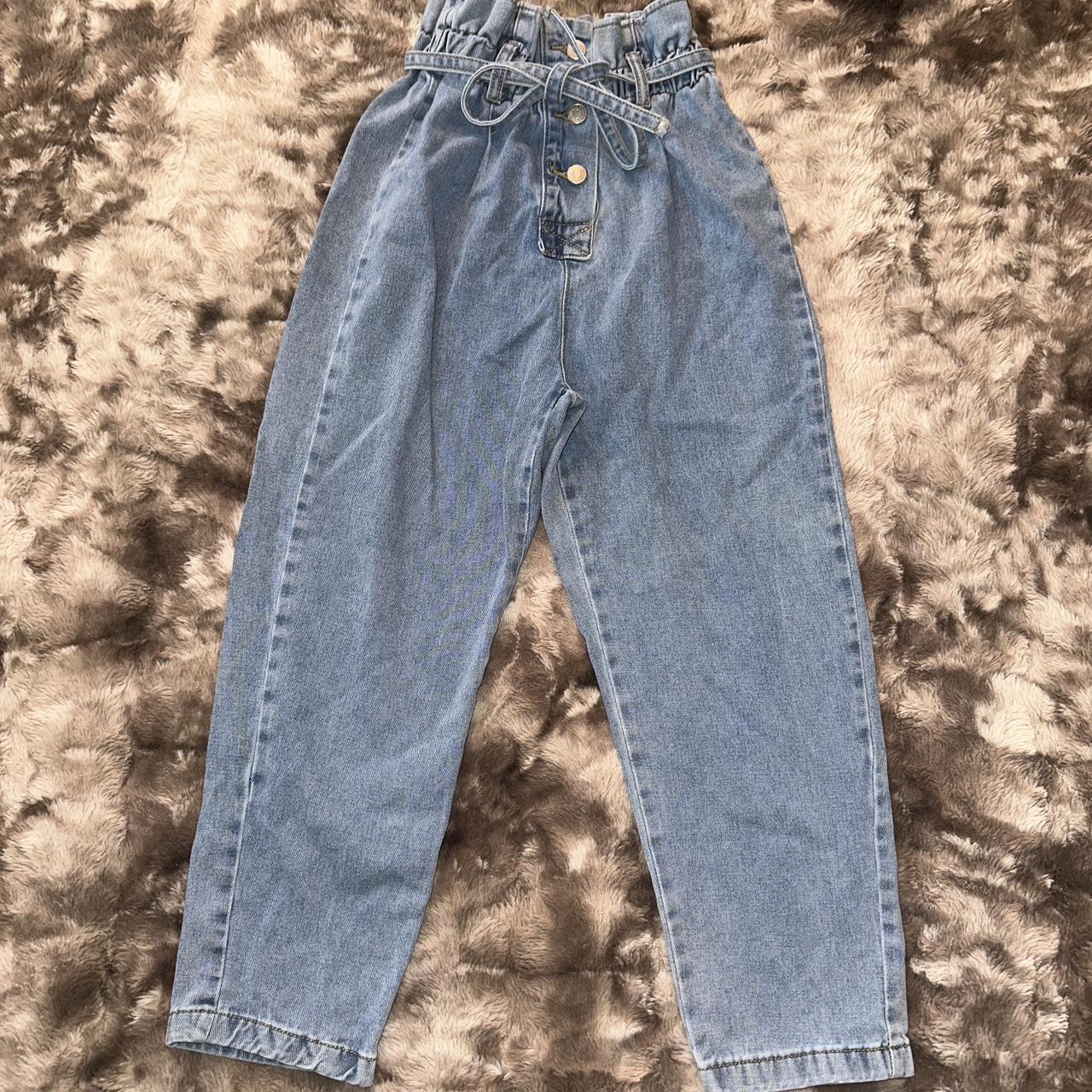 Cute loose fit blue jeans with Denim belt Scrunchie... - Depop