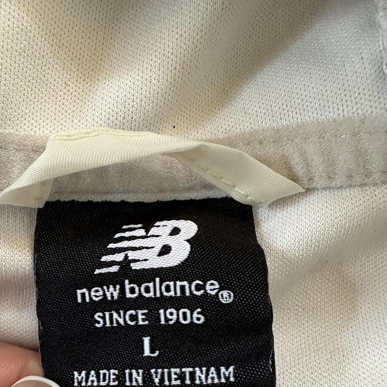 New Balance Jacket Zipper pocket Size large - Depop